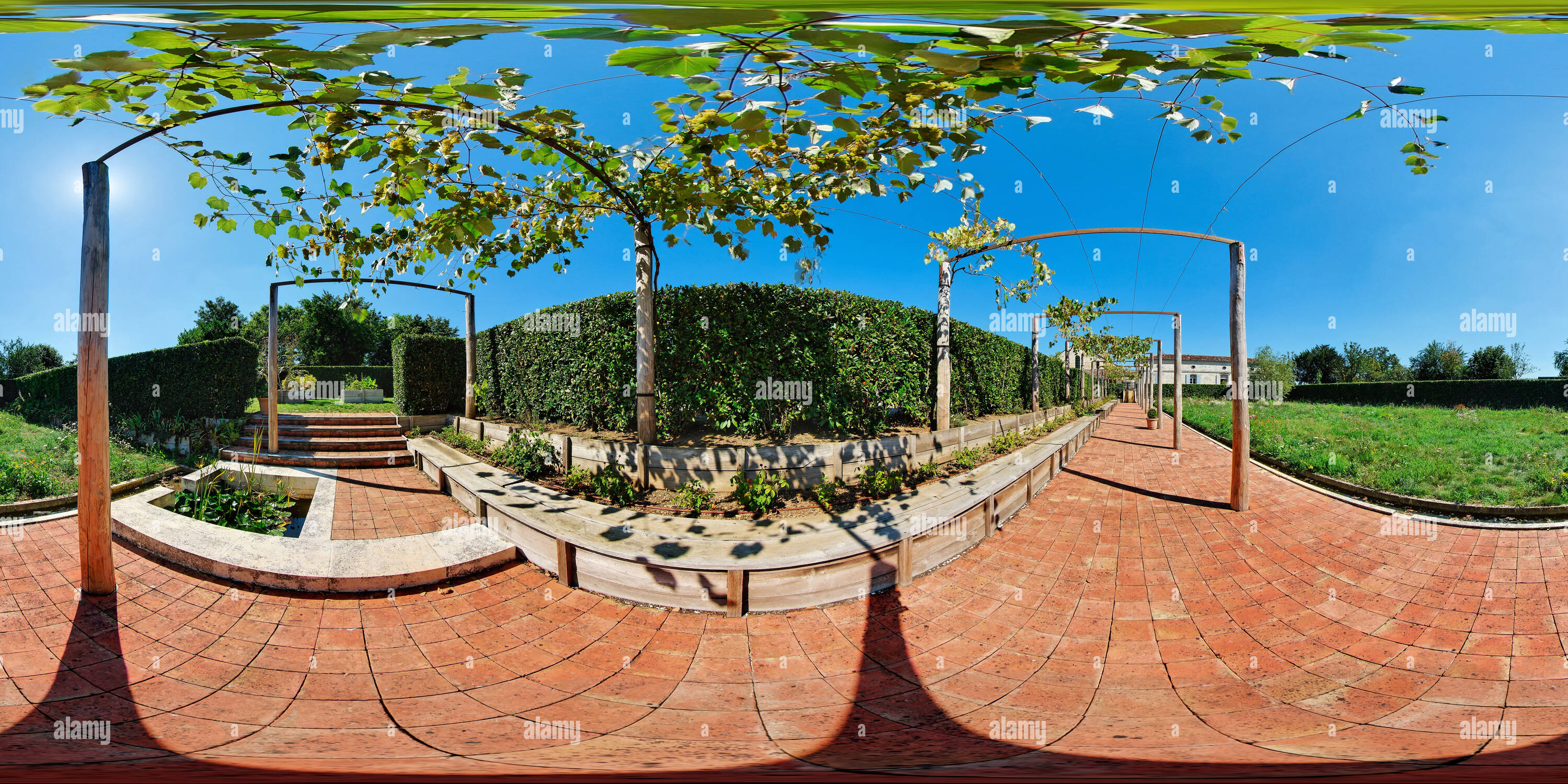 360° view of Sous la Pergola du jardin de l'Hôpital des Pèlerins de ...