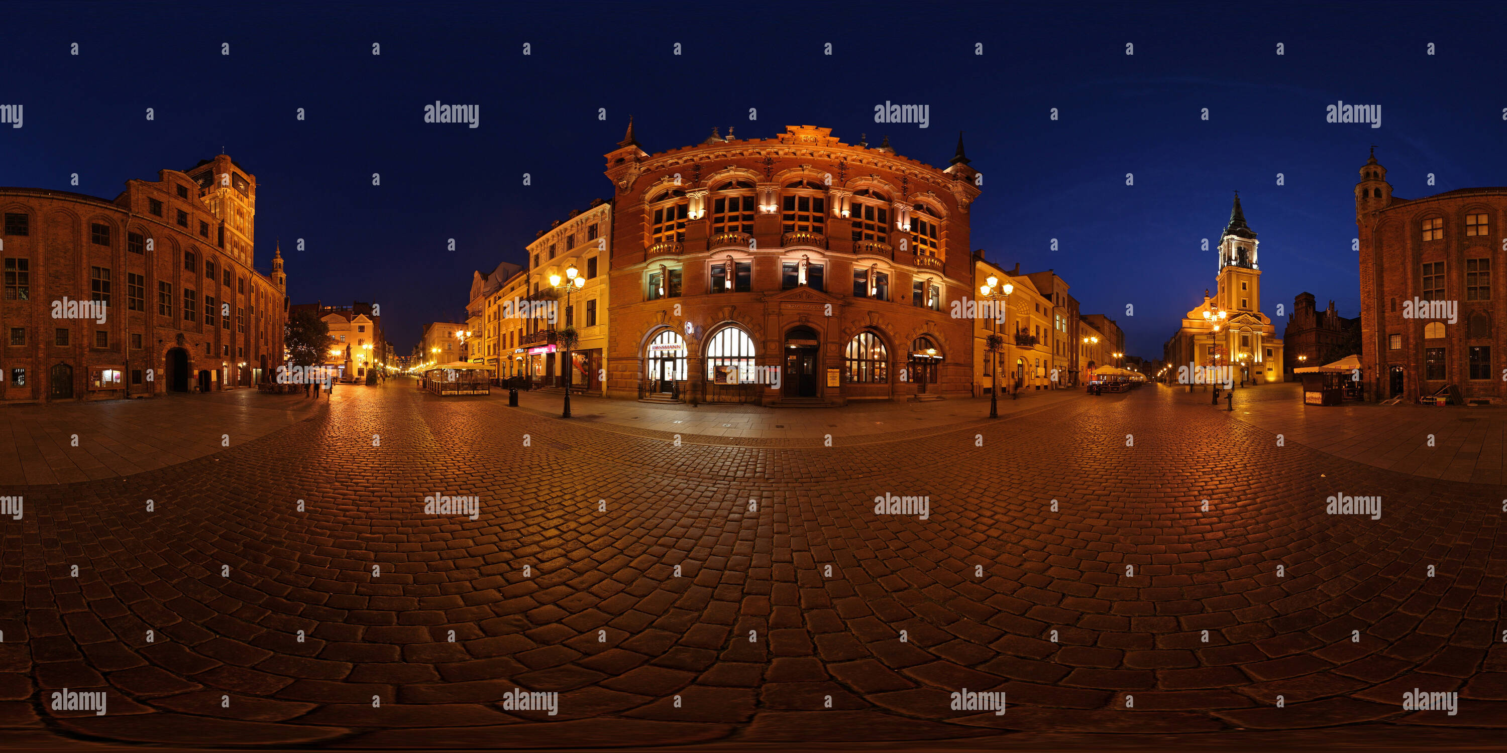 360° view of Toruń, Artus Court, Old Town Market Square - by night - Alamy