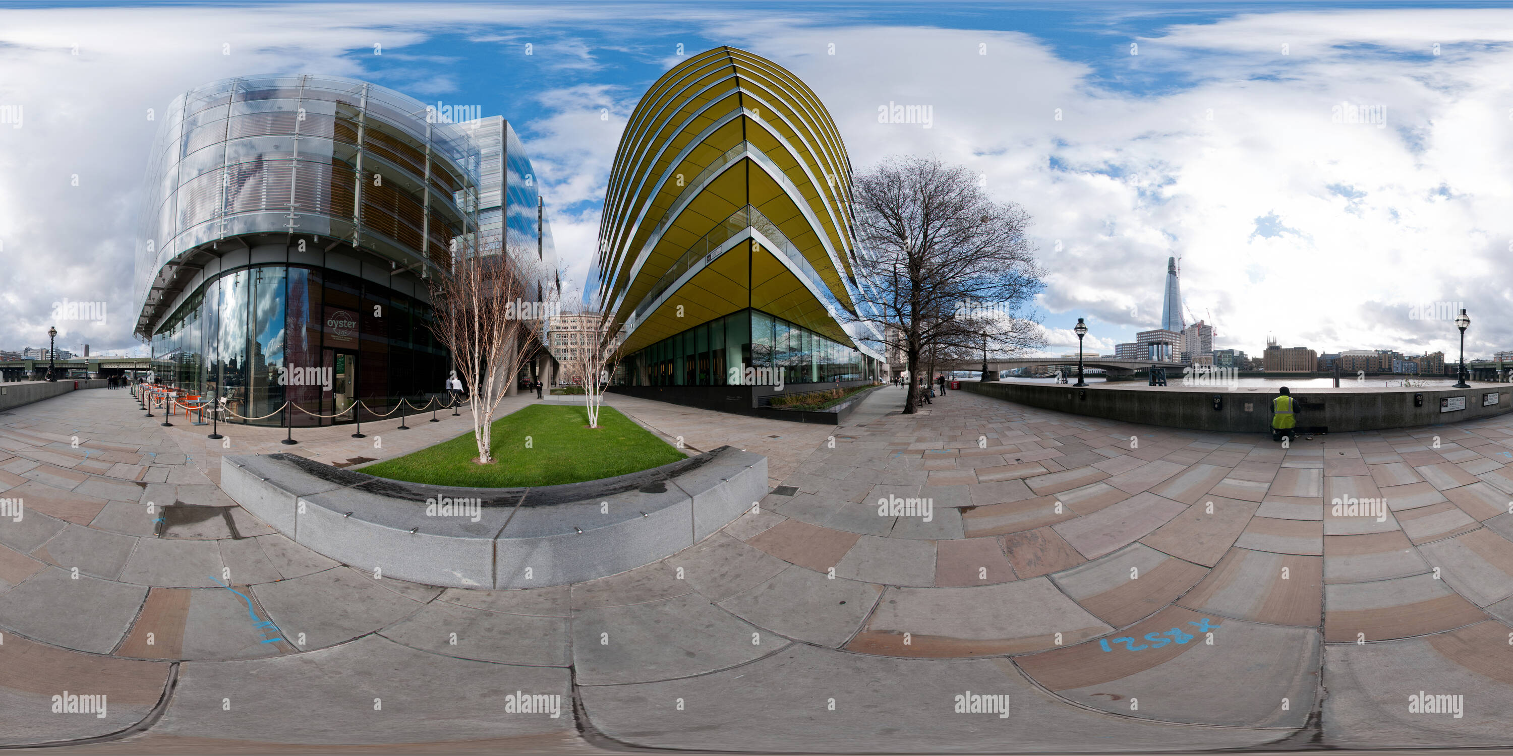 360° view of London Bridge from Riverside Walk West - Alamy