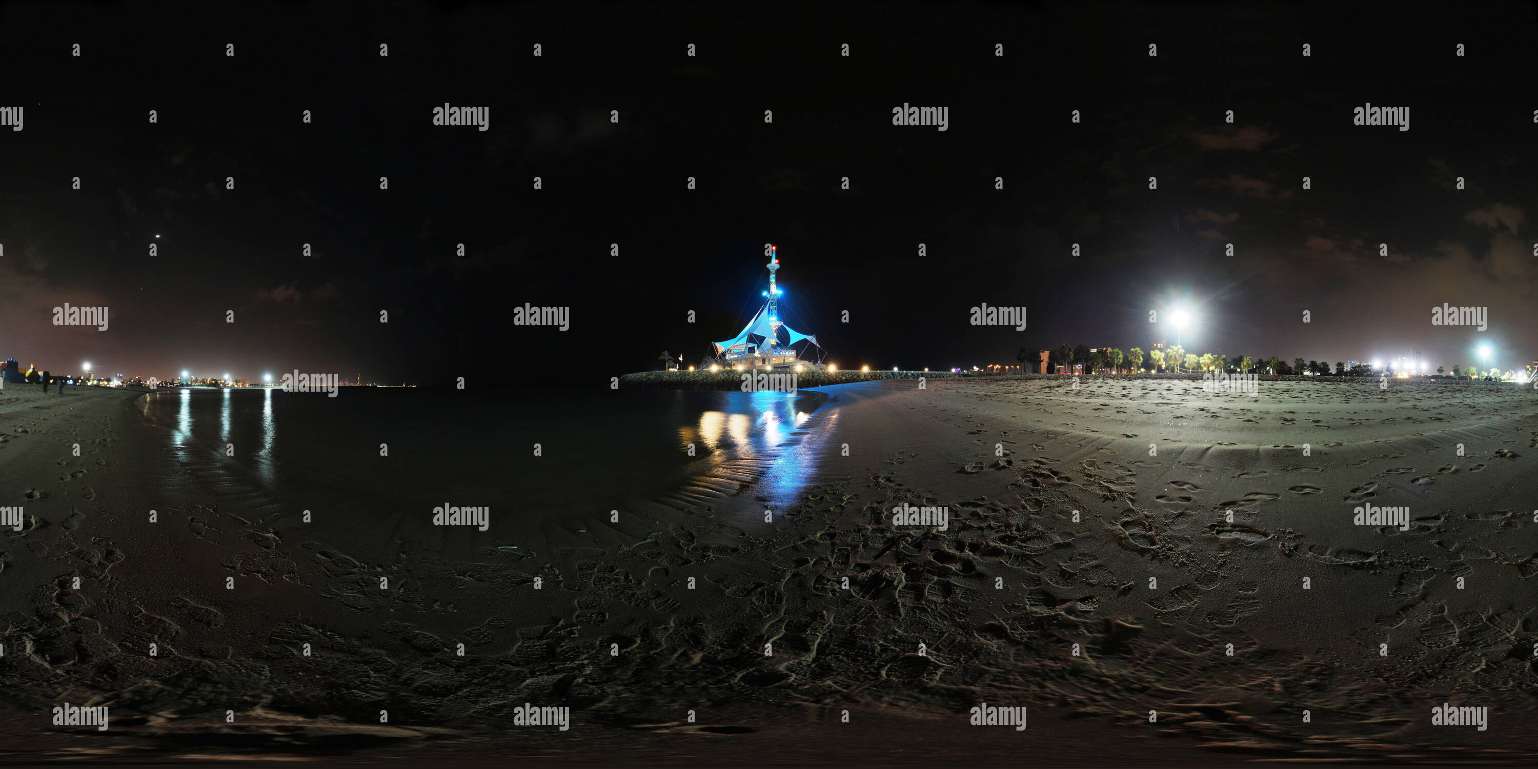 Kuwait beach restaurant hi-res stock photography and images - Alamy