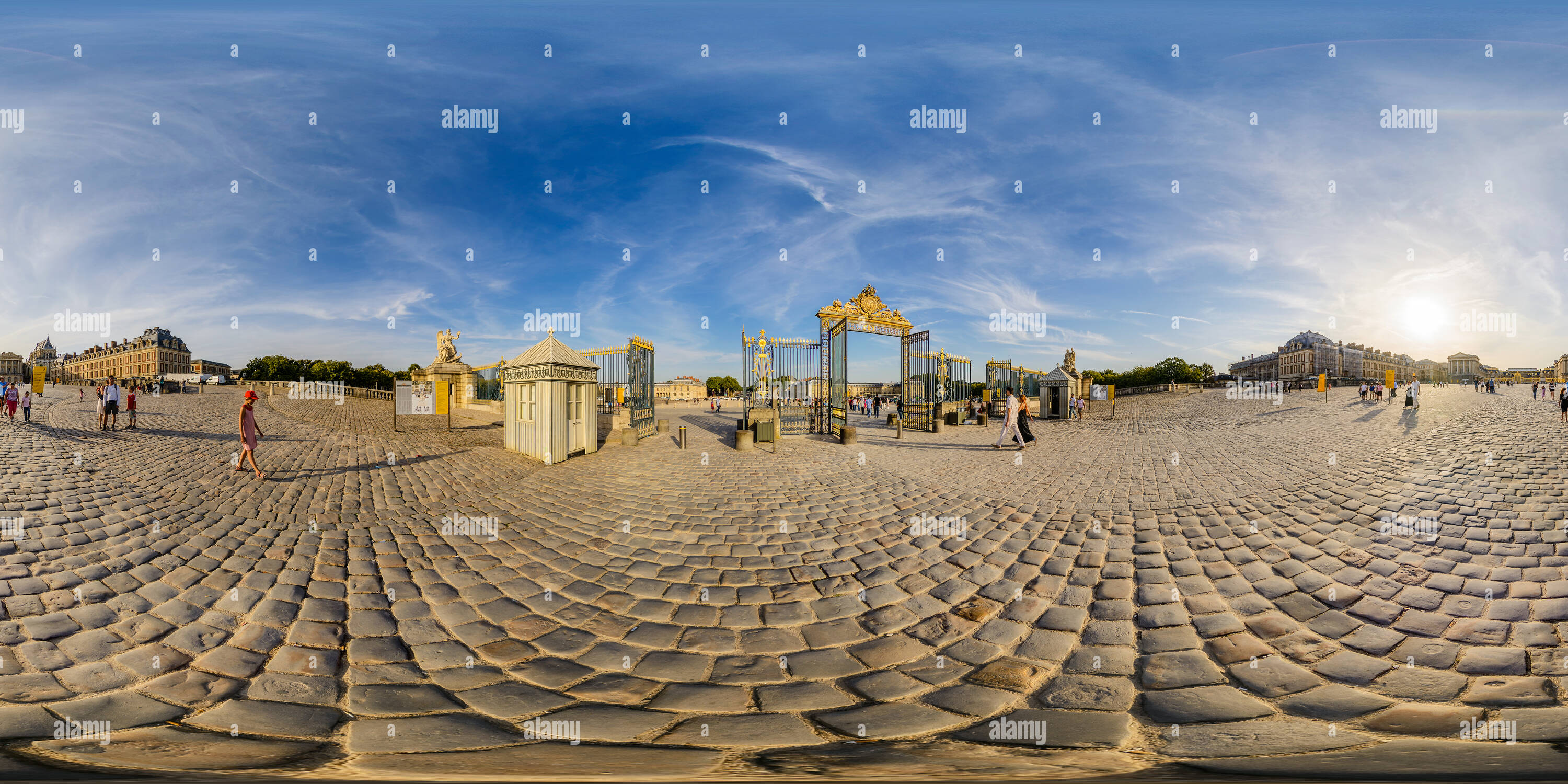 360° view of Palace of Versailles - main gate to courtyard of honour ...