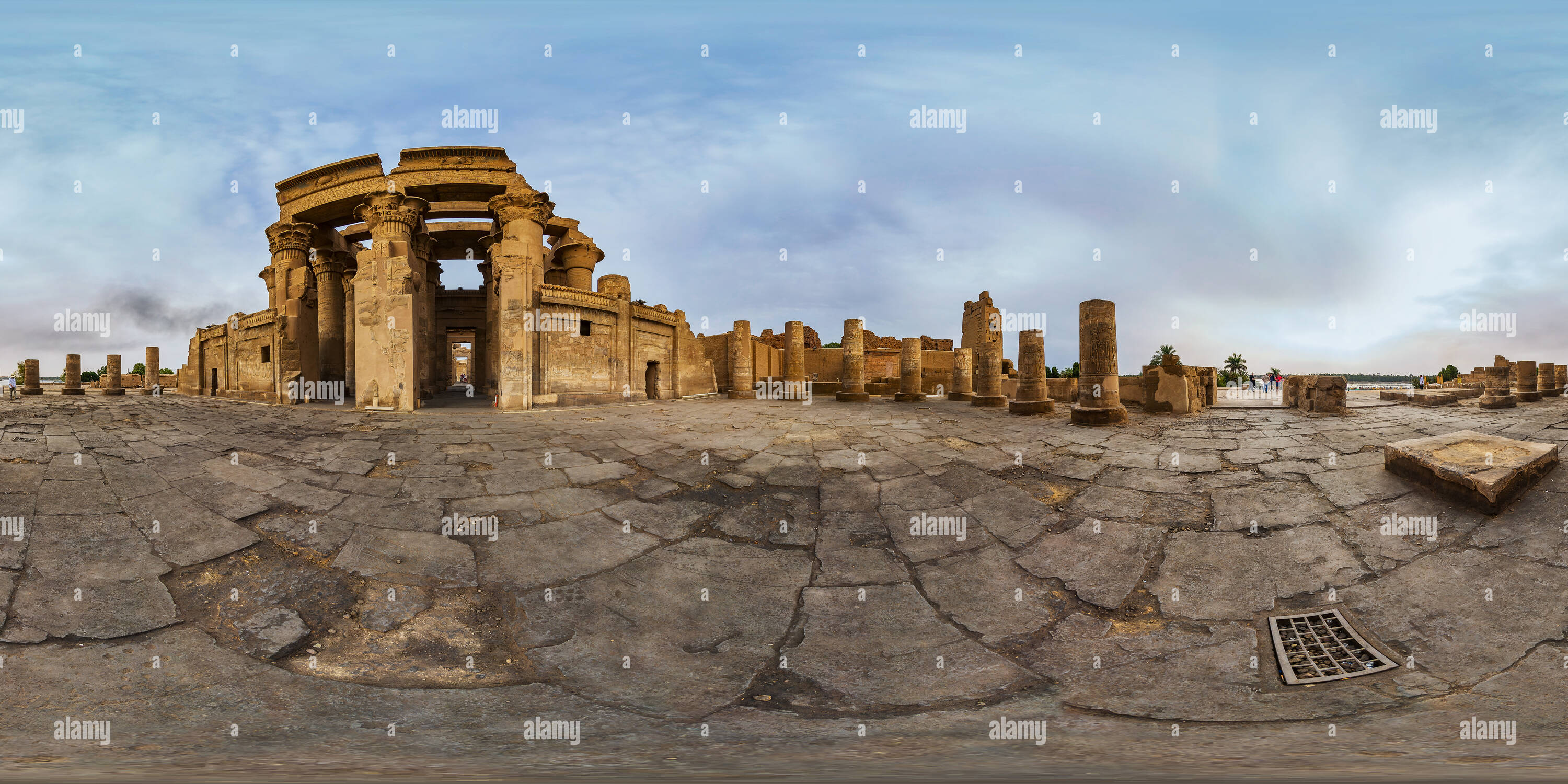 360° view of Courtyard in the Sobek-Temple in Kom Ombo - Alamy