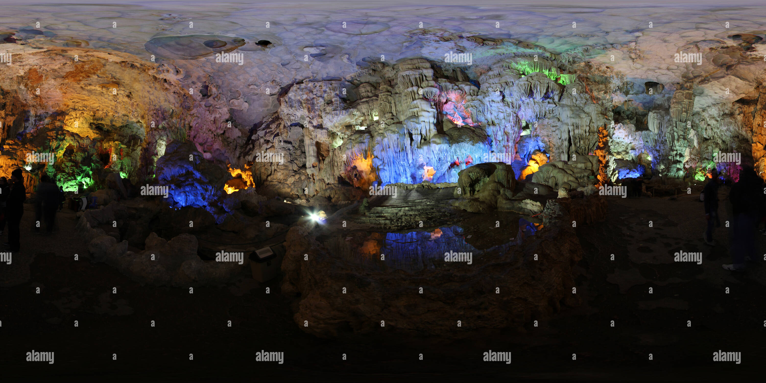 360° view of Vietnam Ha Long Bay Dau Go Cave 3 - Alamy