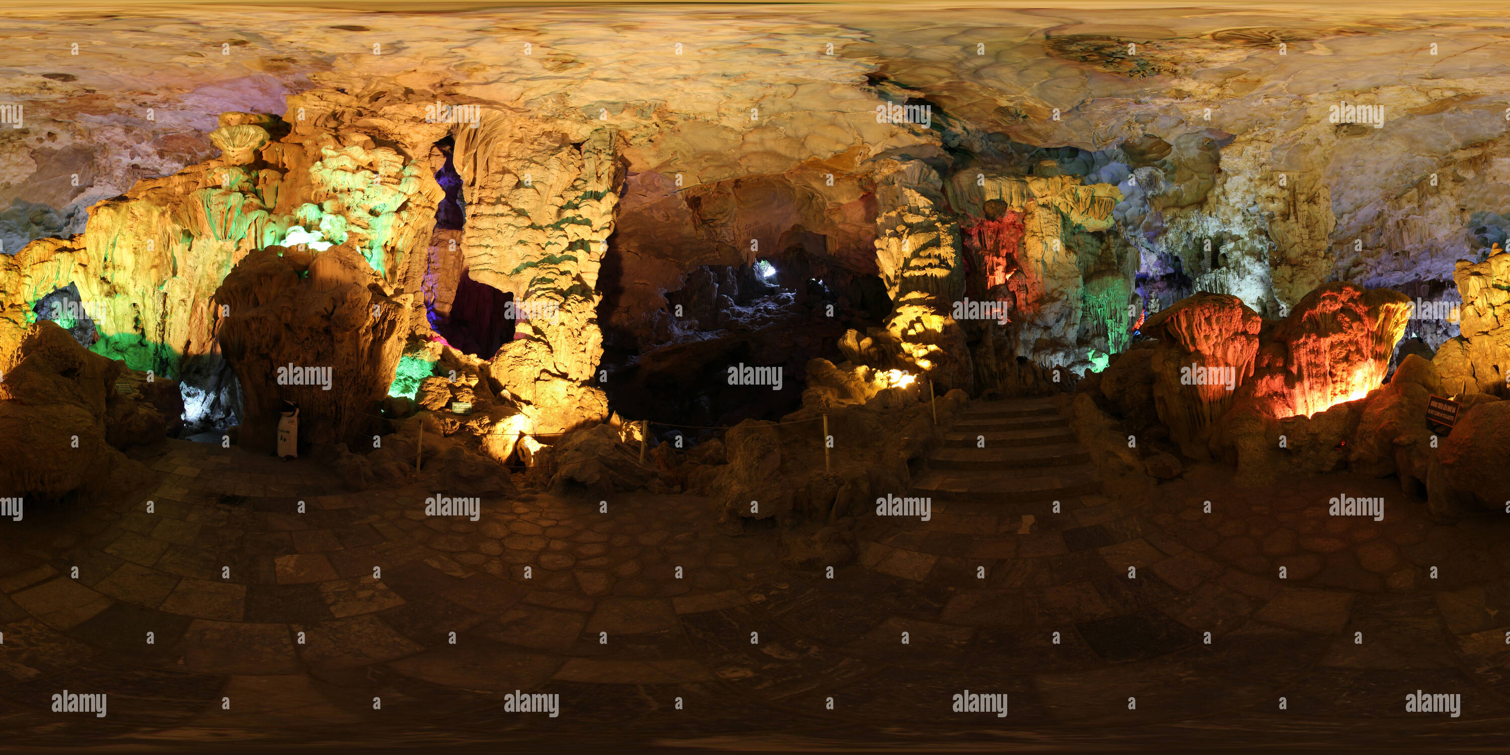 360° view of Vietnam Ha Long Bay Dau Go Cave 2 - Alamy