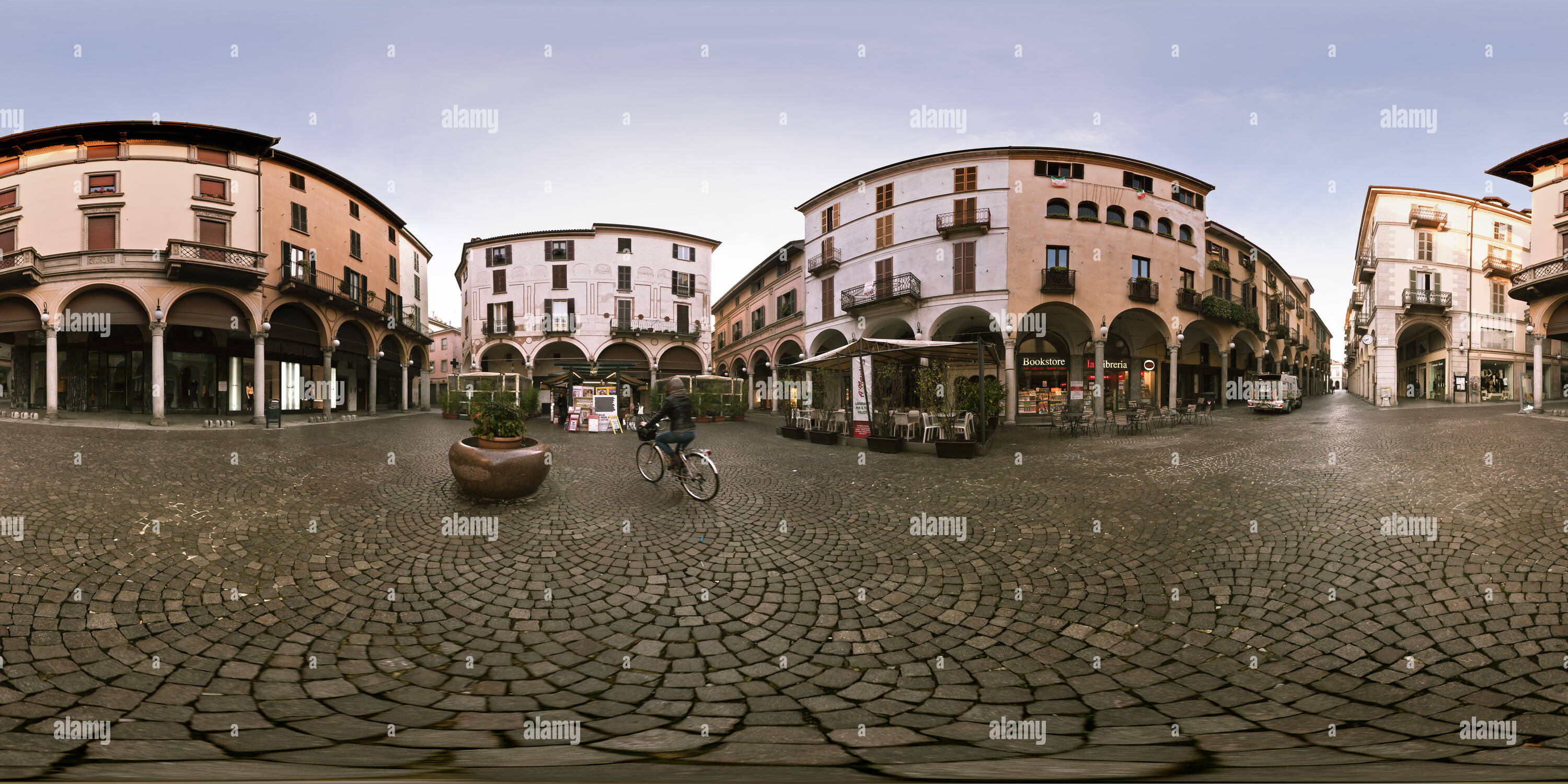 Piazza cesare battisti hi-res stock photography and images - Alamy