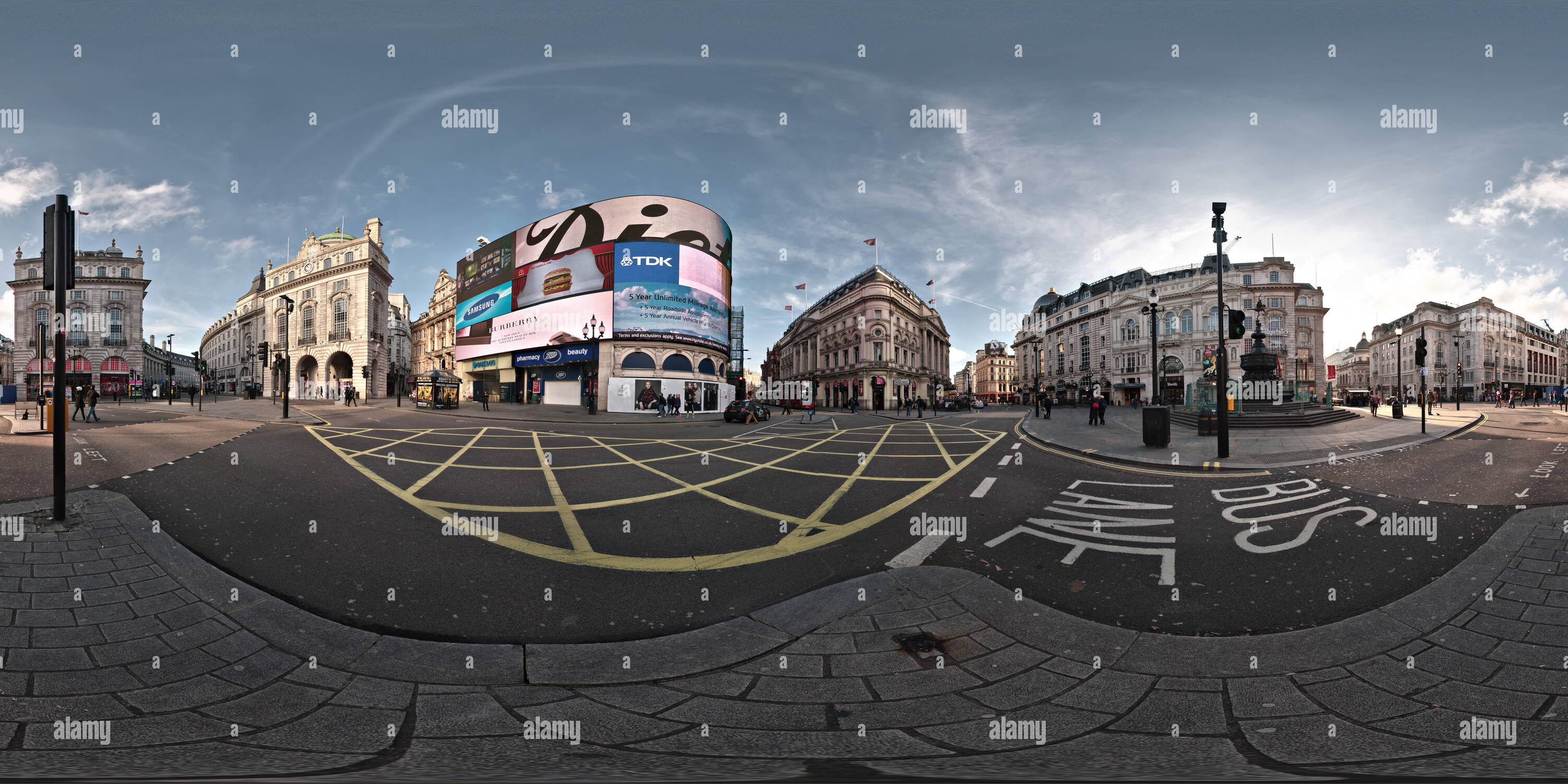 Piccadilly circus london panorama hi-res stock photography and images ...