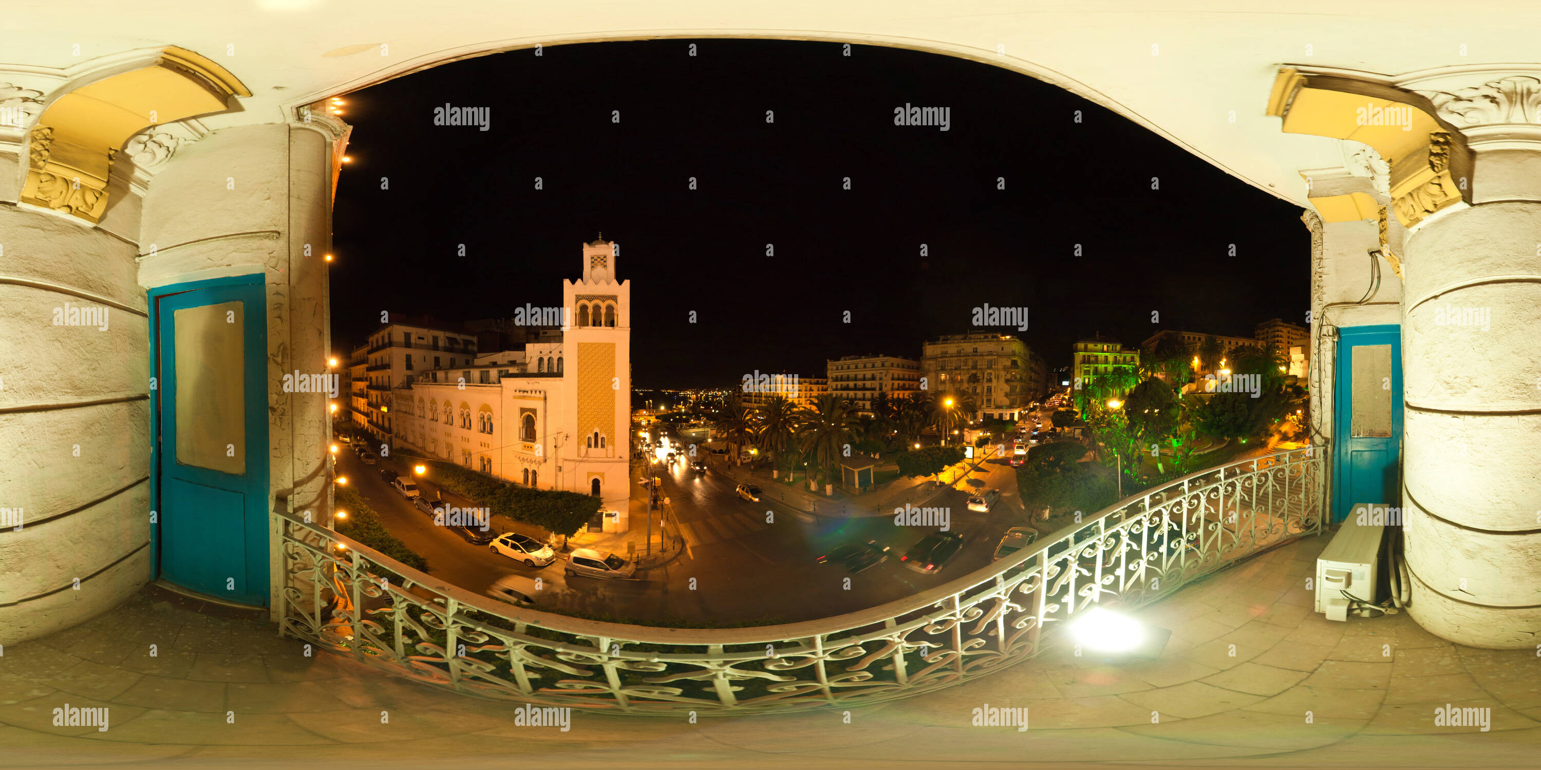 360° view of Alger by night - Alamy