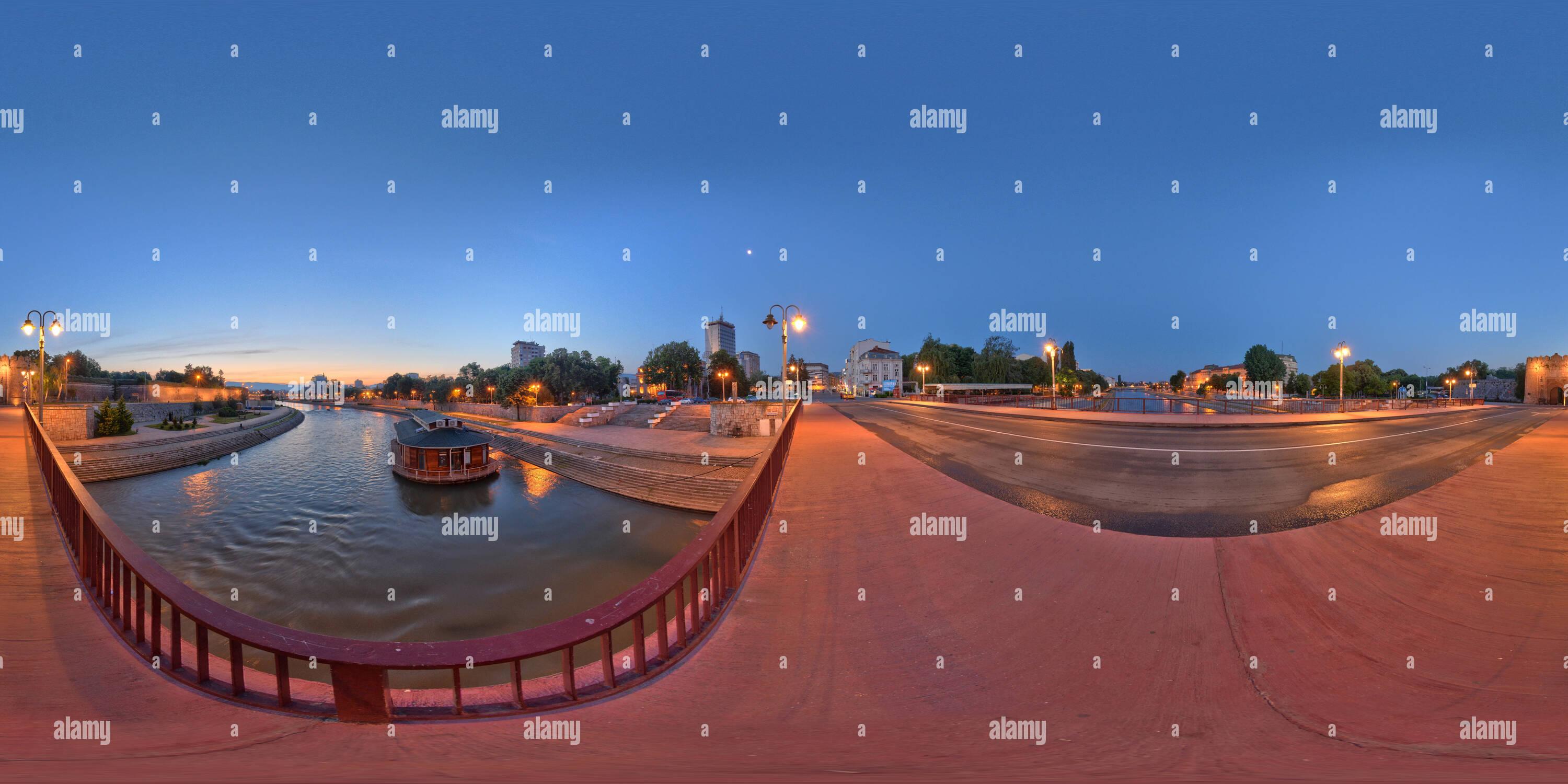 Naisus hi-res stock photography and images - Alamy