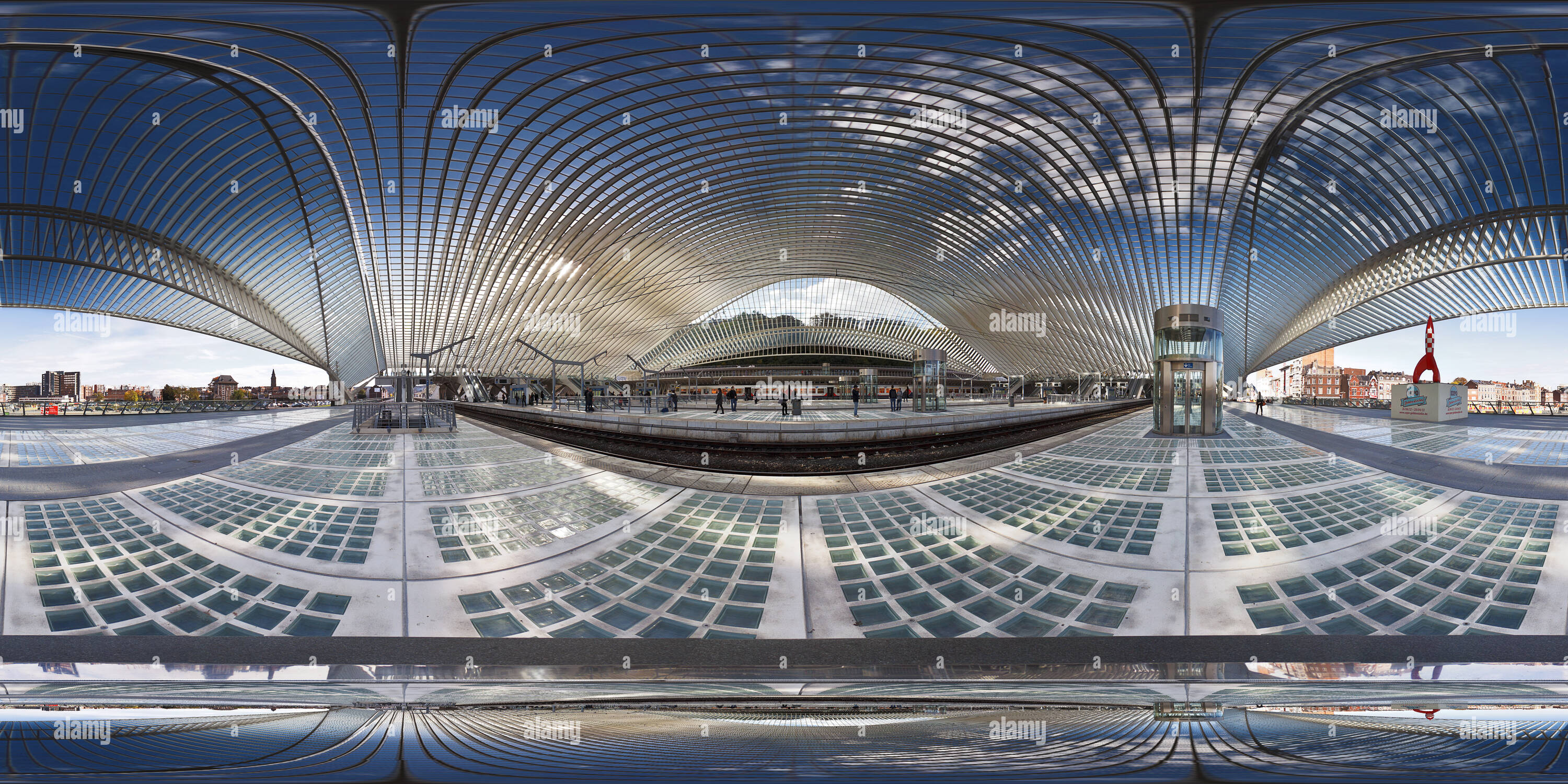 360° view of liege calatrava train station - Alamy