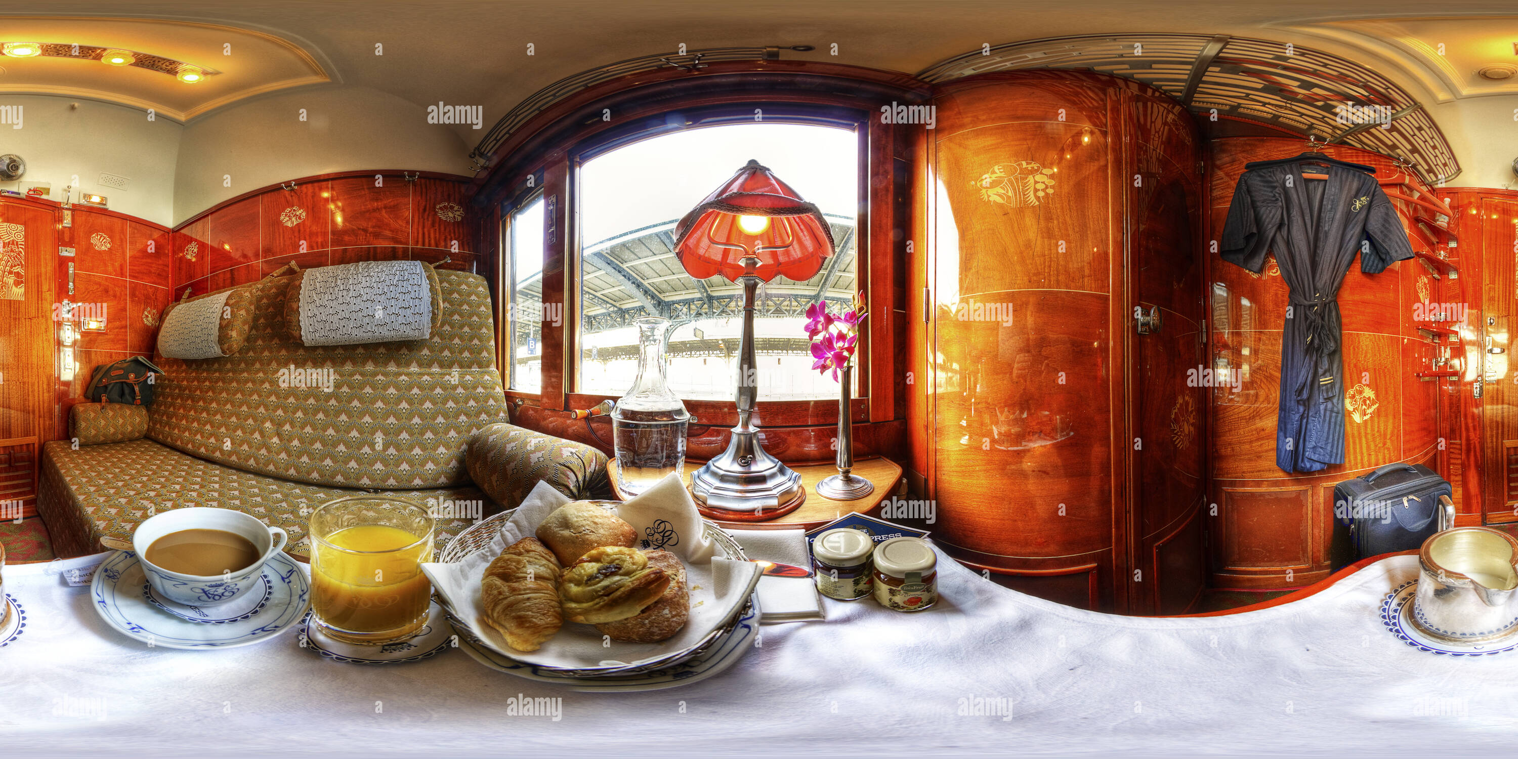 360° view of orient express luxury train - Alamy
