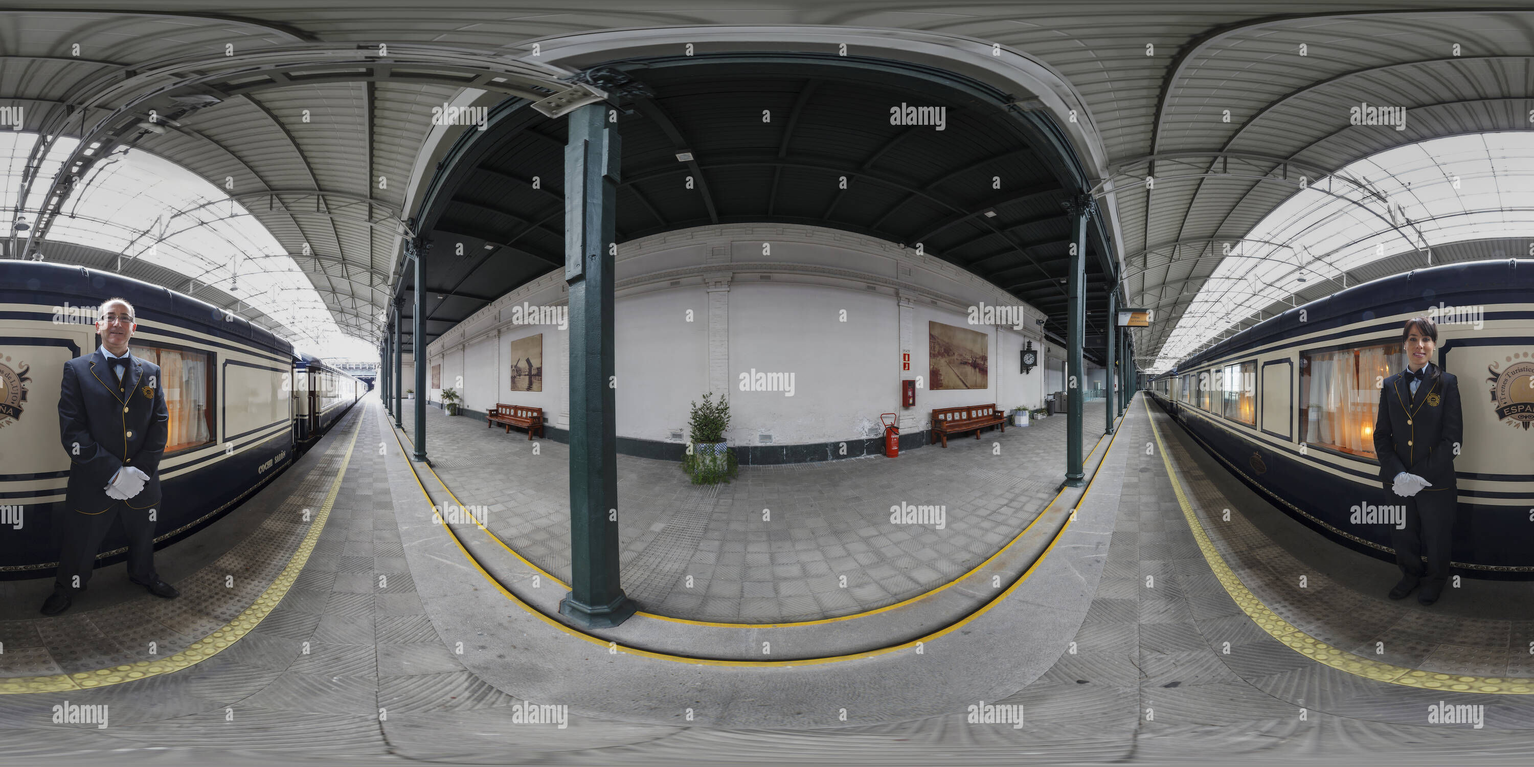 360° view of transcantabrico spanish luxury train - Alamy