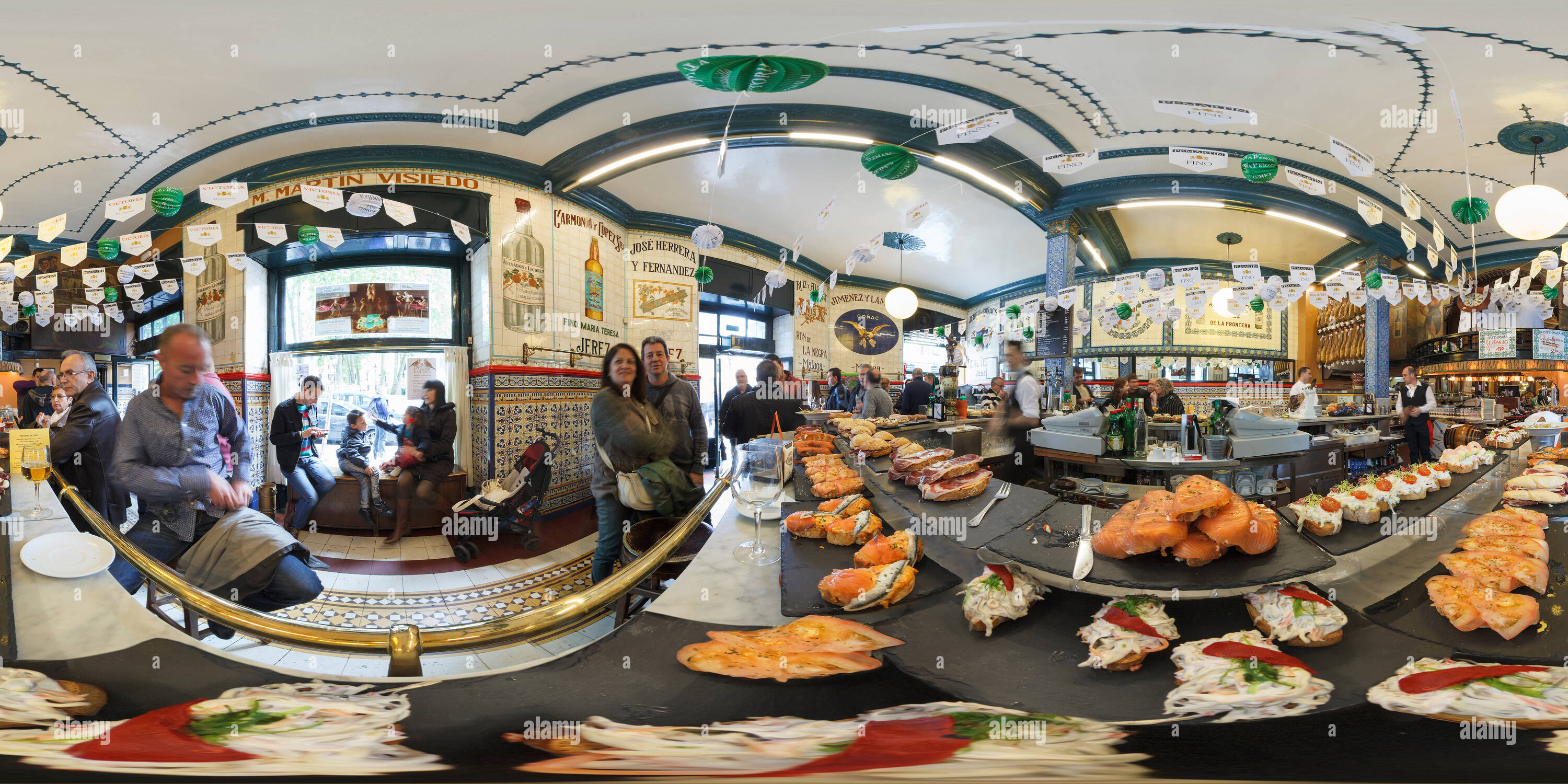 360° view of iruna cafe tapas in bilbao, spain - Alamy