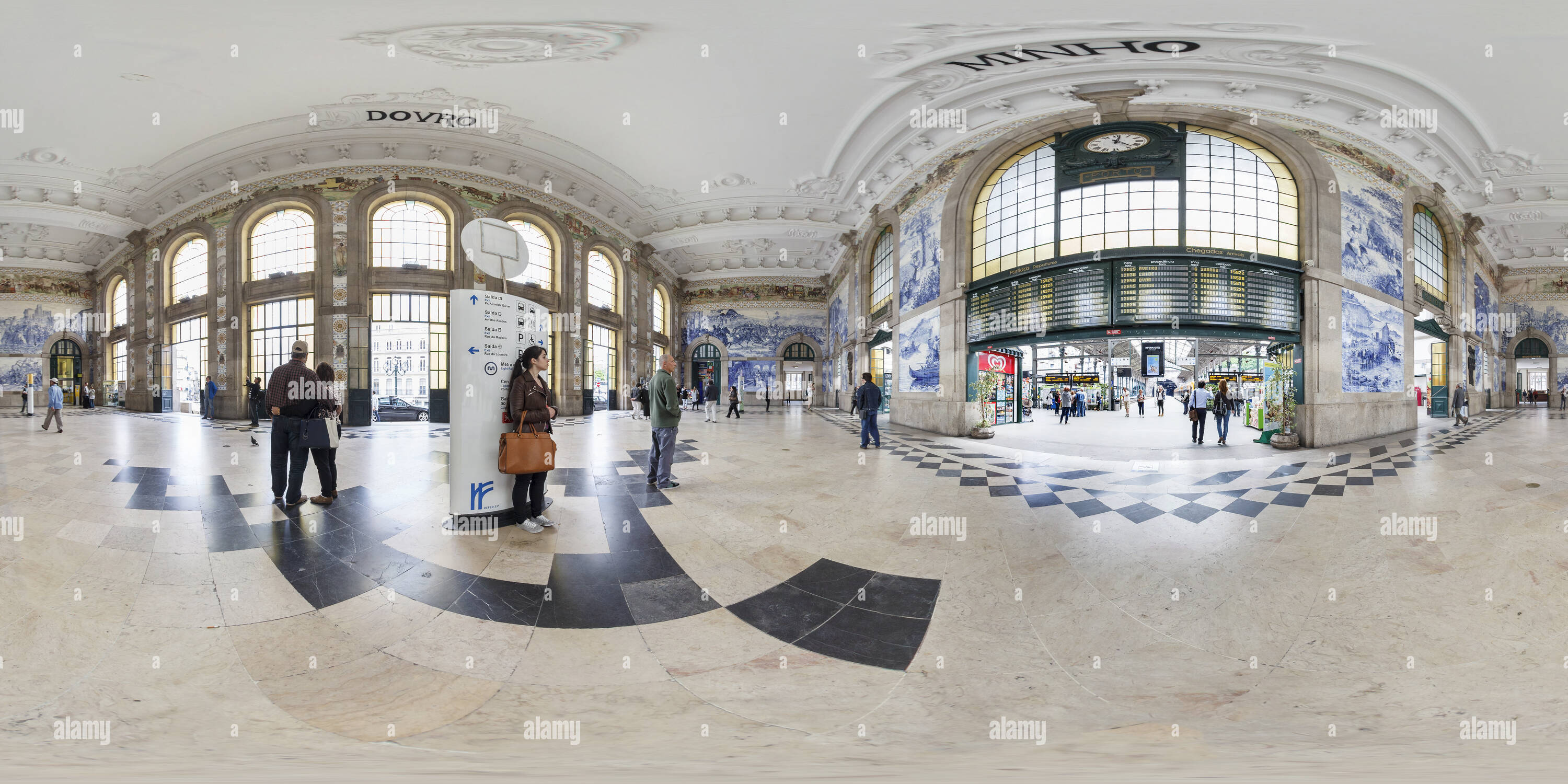 360° view of sao bento train station. porto - Alamy