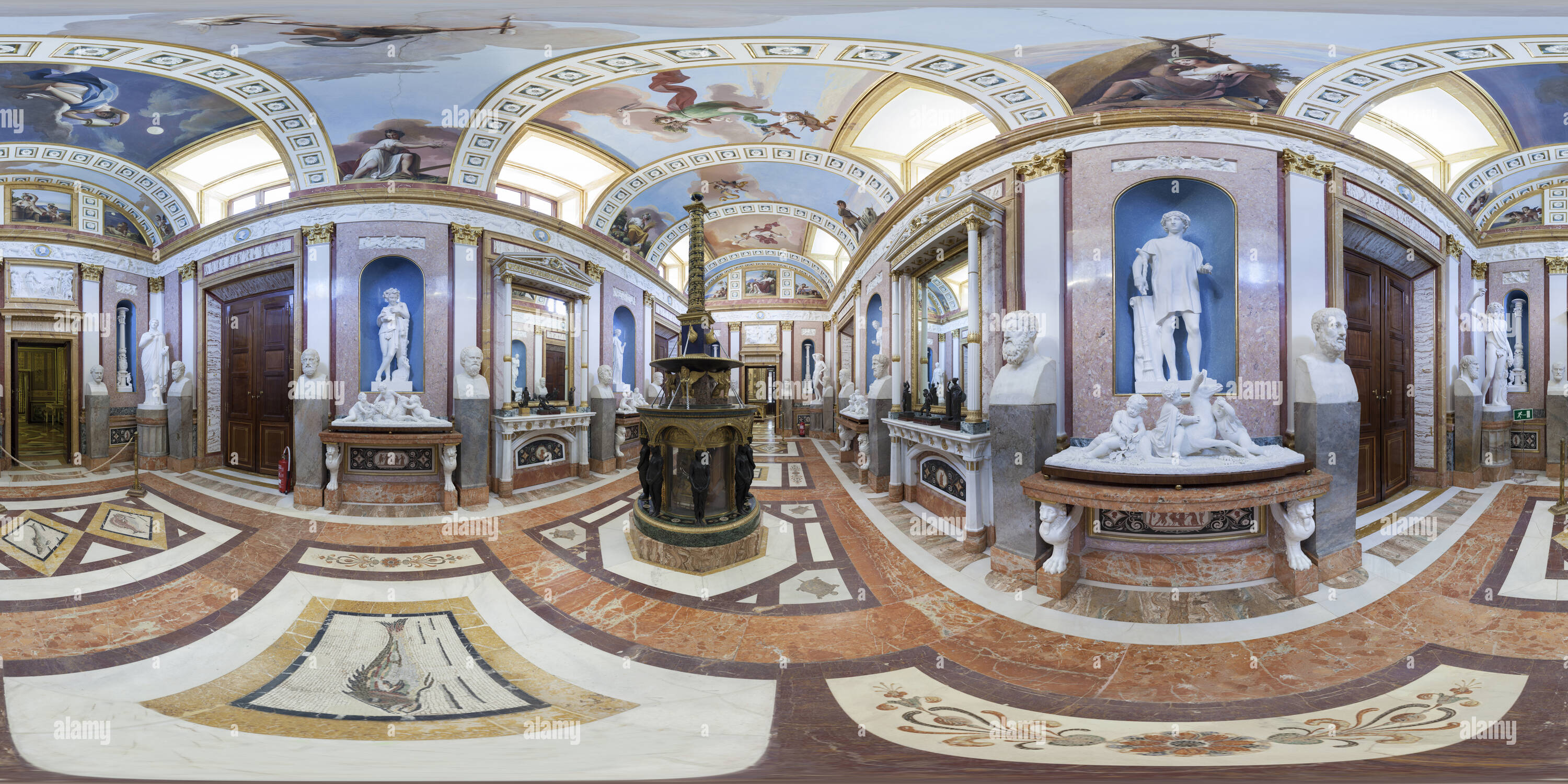 360° view of statues hall. labrador royal house. aranjuez - Alamy