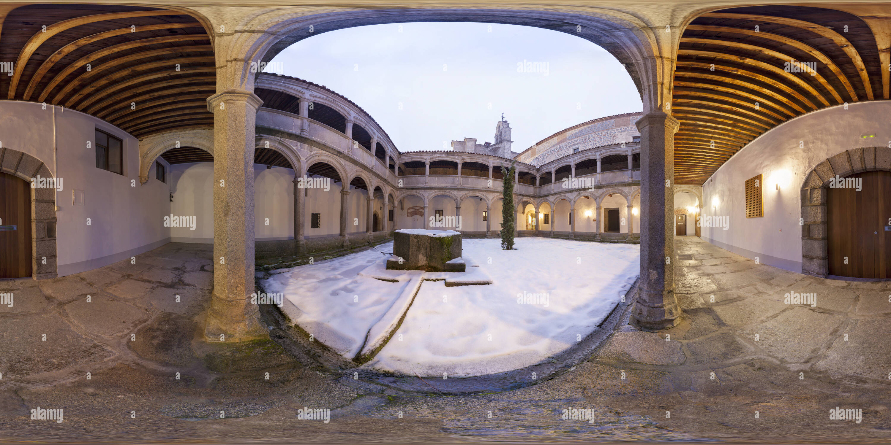 360° view of santo tomas cloister. avila. spain - Alamy