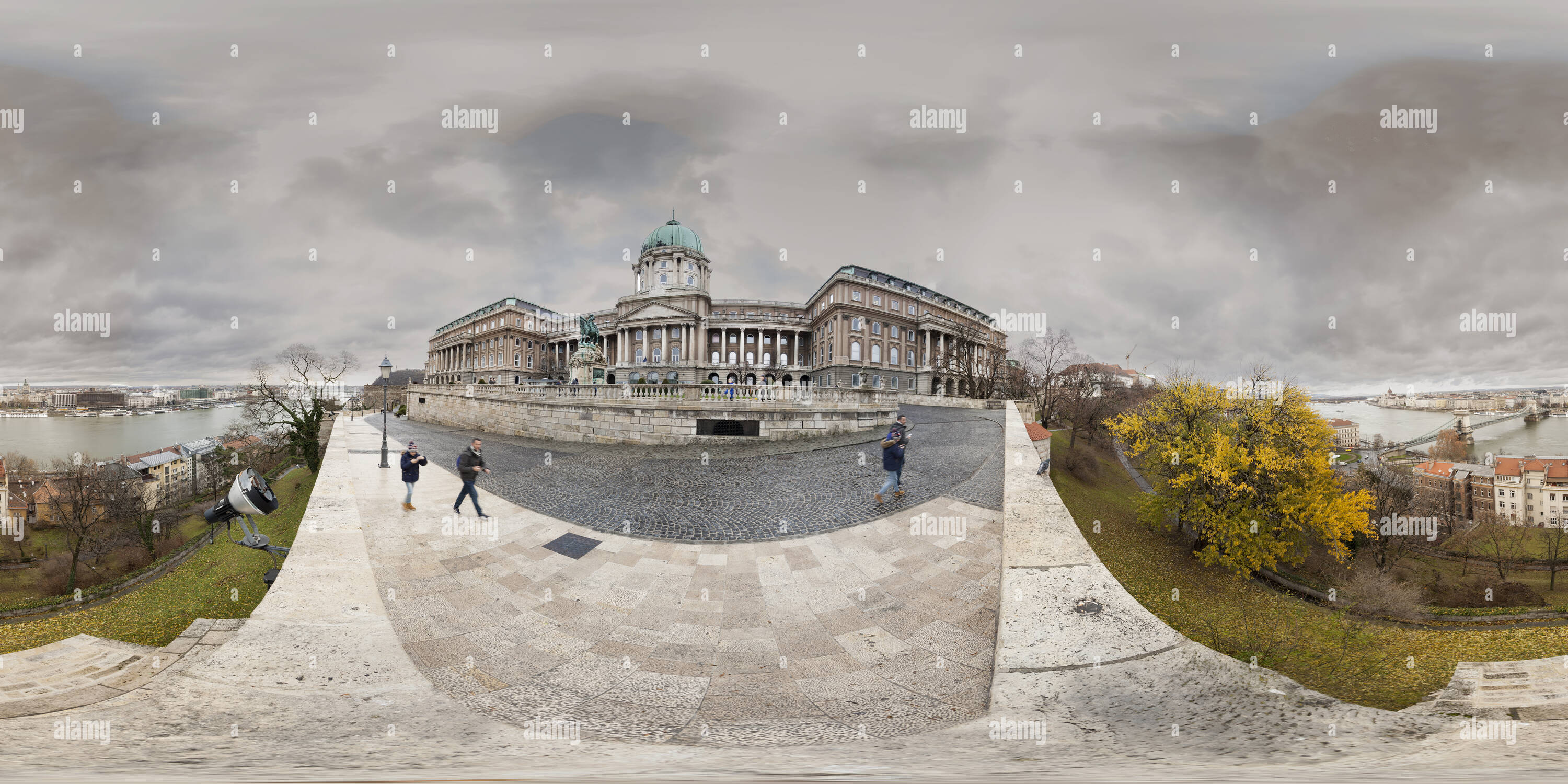 360° view of Budapest from Royal Palace in Buda Castle. Budapest - Alamy