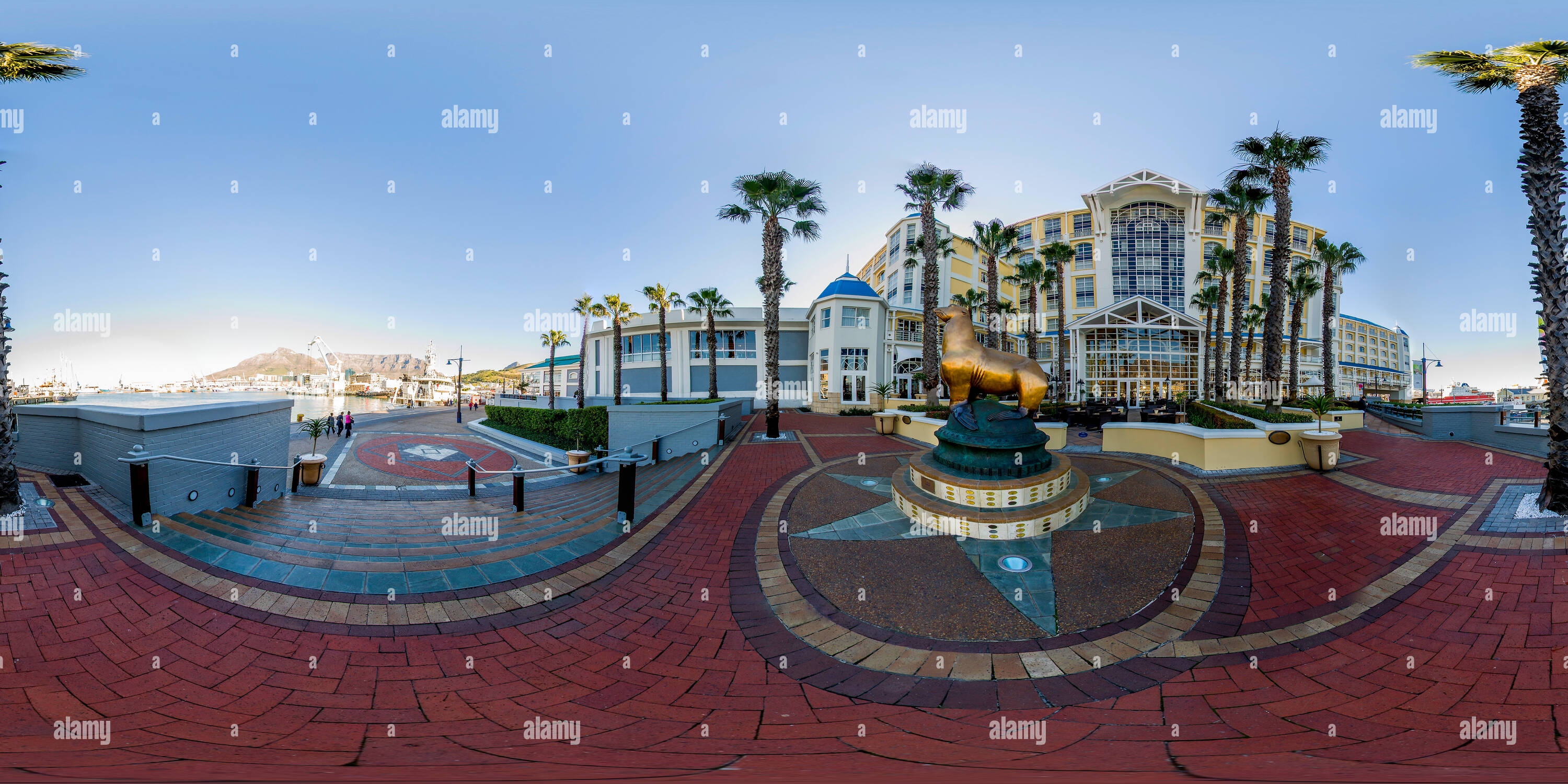 360° view of Table Bay Hotel - Alamy