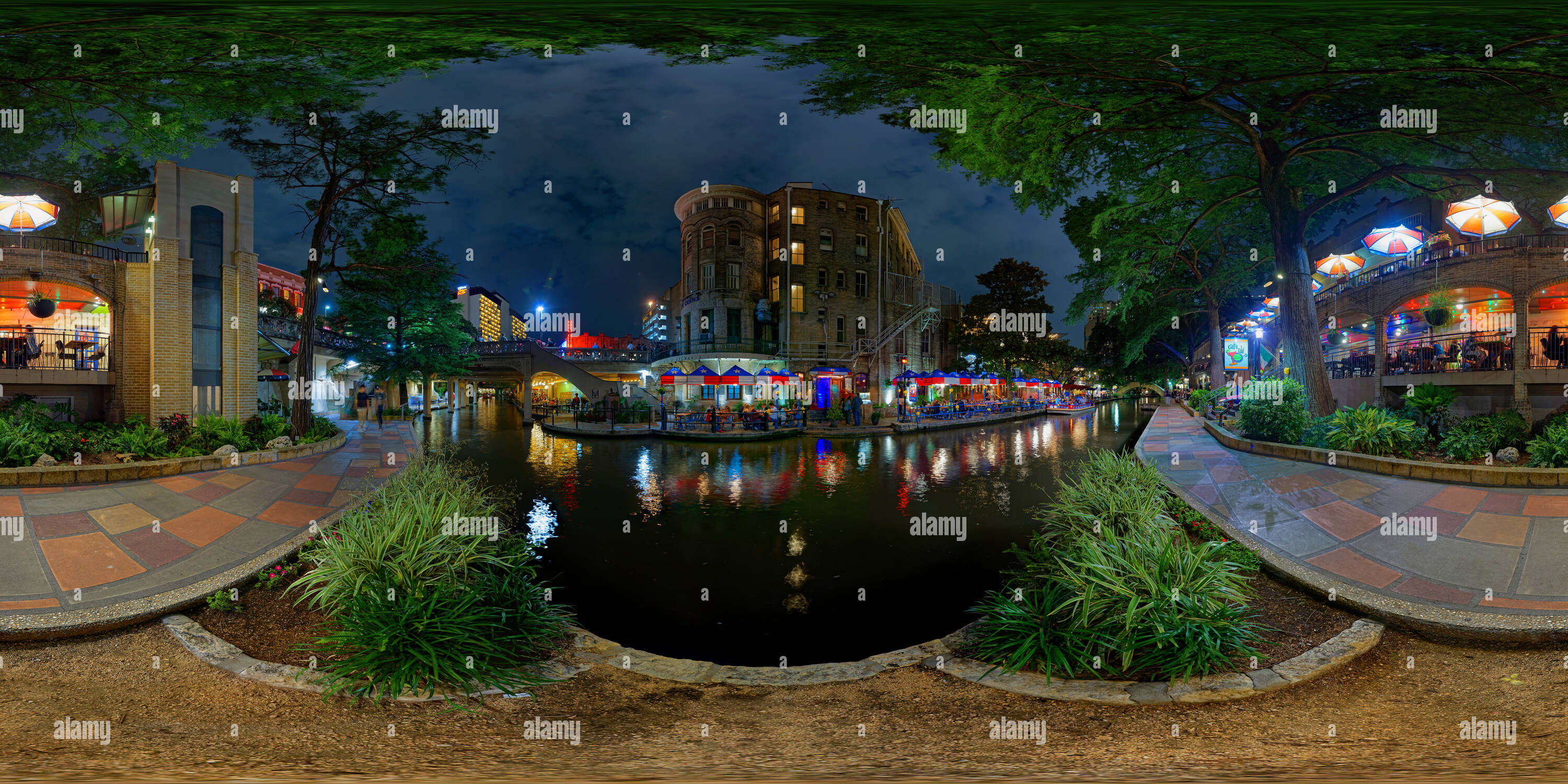 Riverwalk nightlife hi-res stock photography and images - Alamy