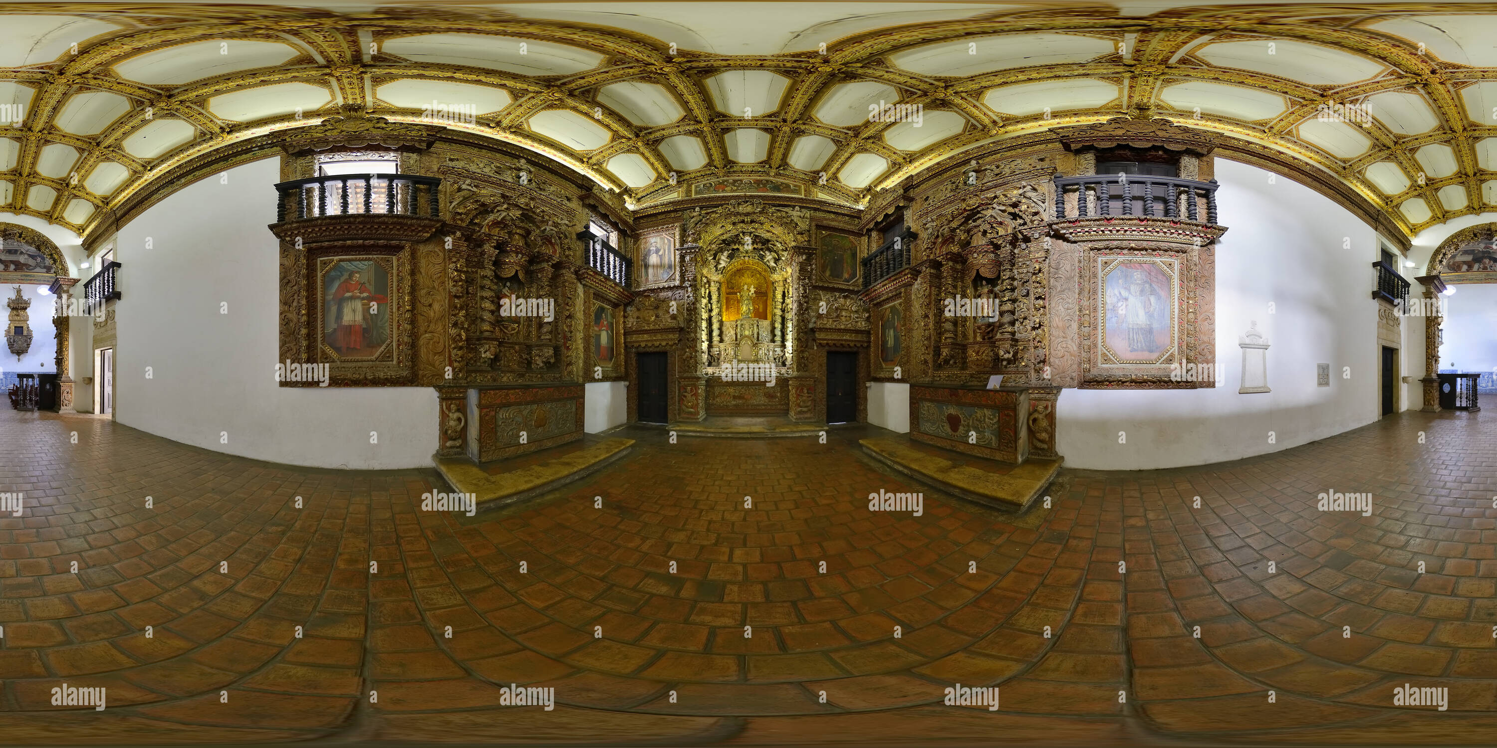 360° view of Golden Chapel in São Francisco Church - Alamy