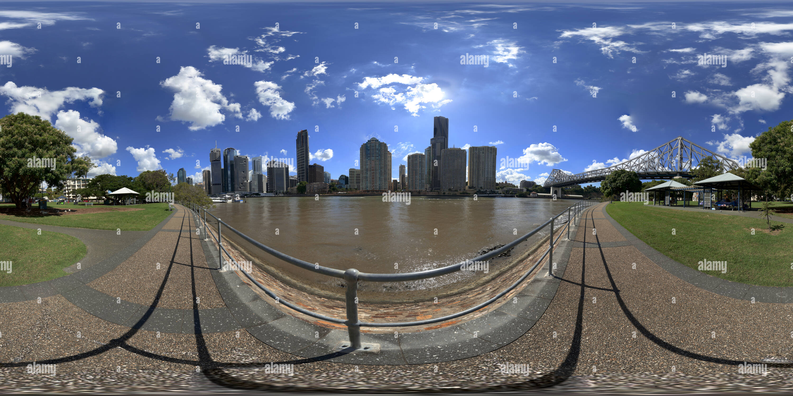 360° view of Storey Bridge riverside in Brisbane - Alamy
