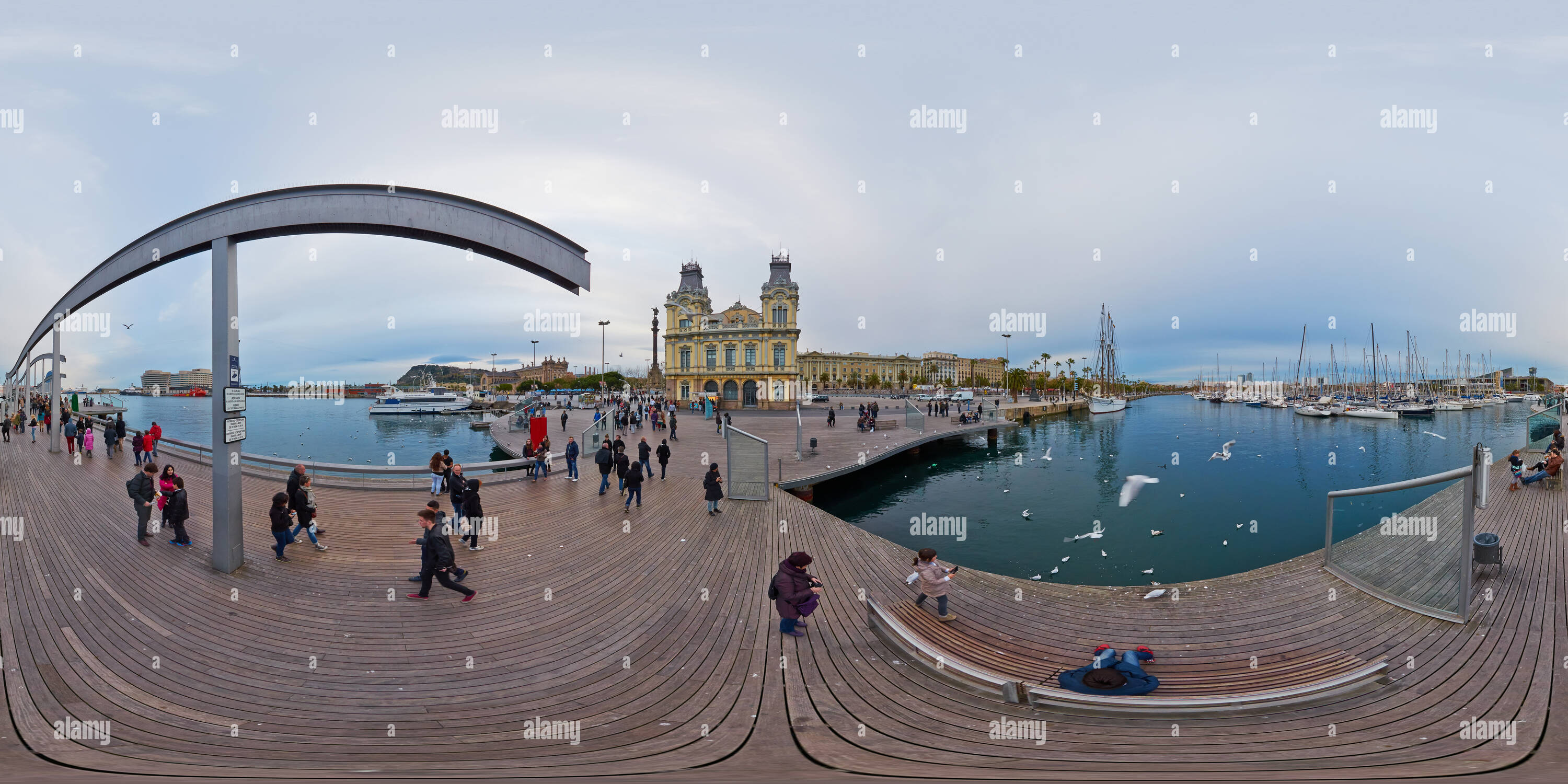 360° view of Pole panorama from Maremagnum, Barcelona - Alamy
