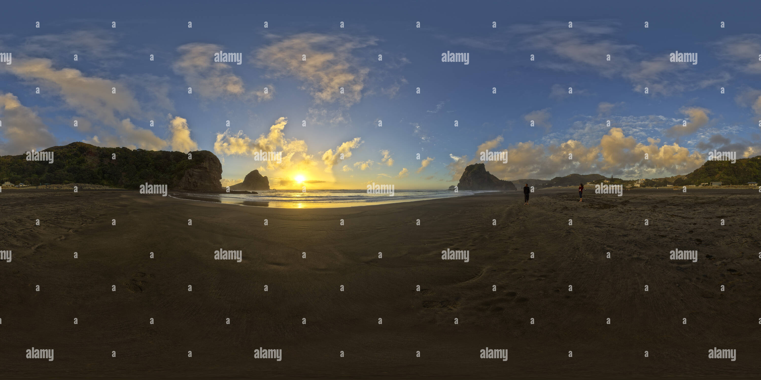 360° view of Piha Beach Sunset - Alamy