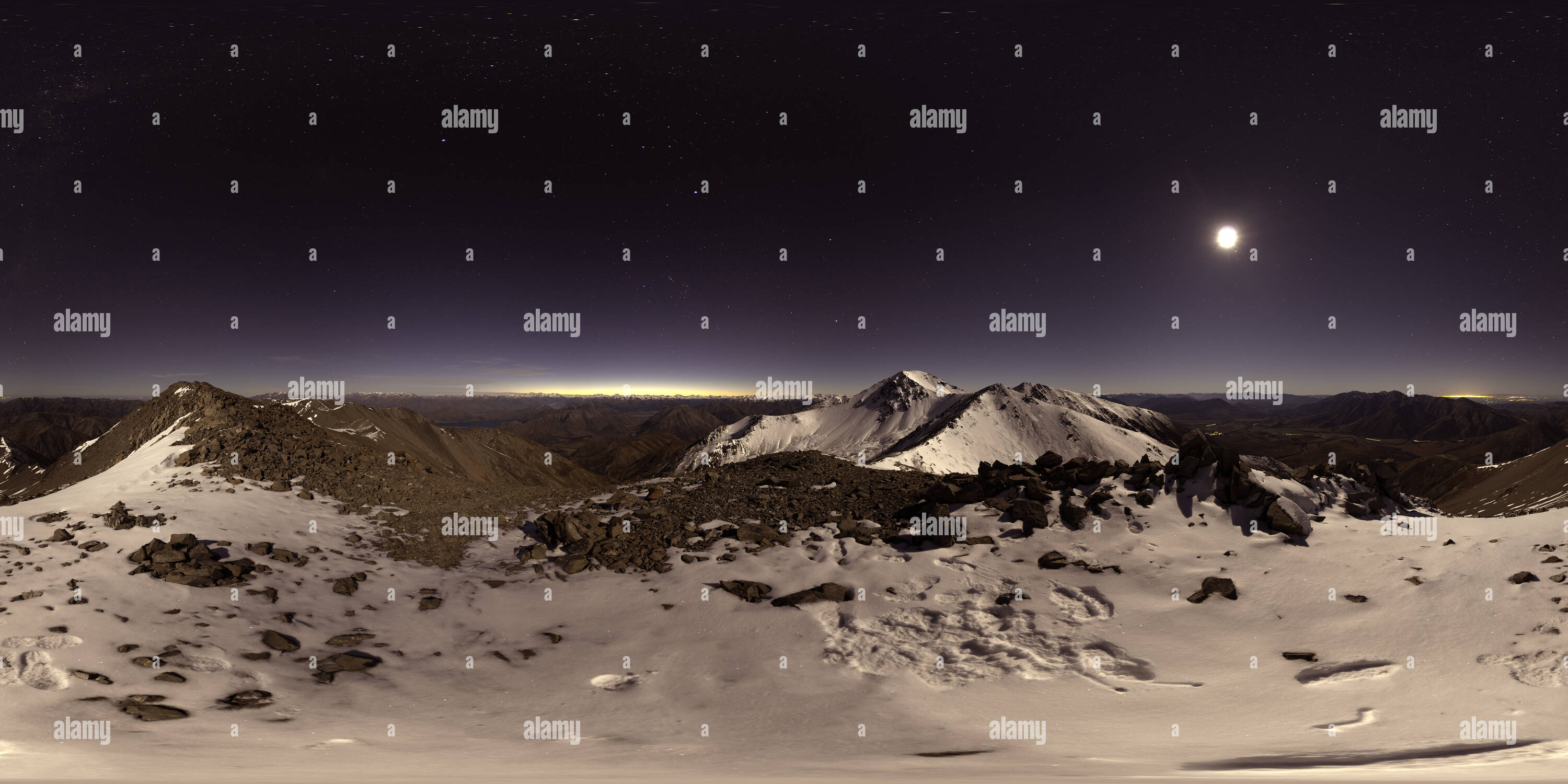 360° view of Craigieburn Ranges at night - Alamy