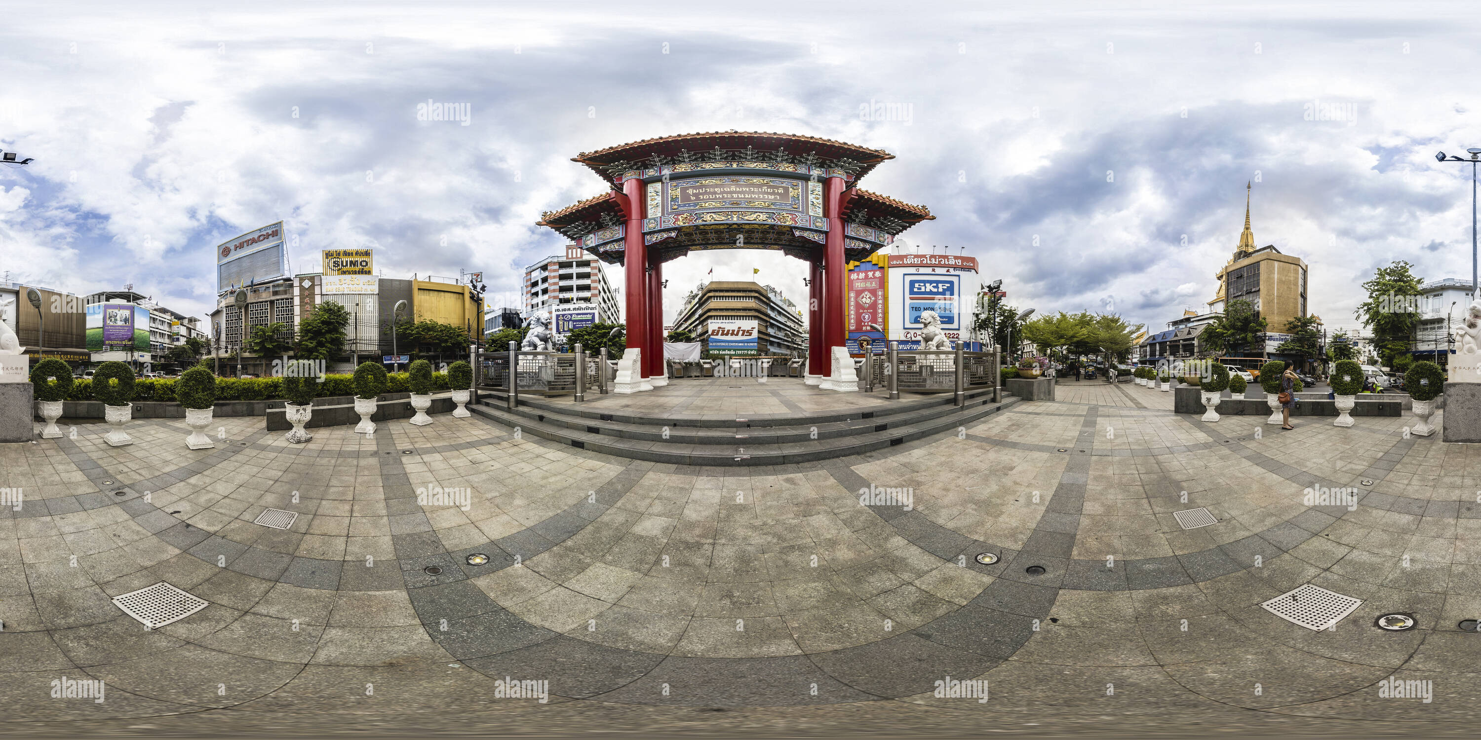 360° view of China town gate - Alamy