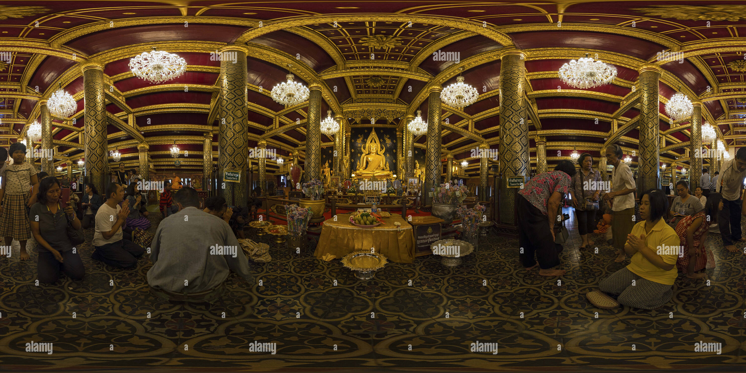 360° view of Phra Buddha Chinnarat - Alamy