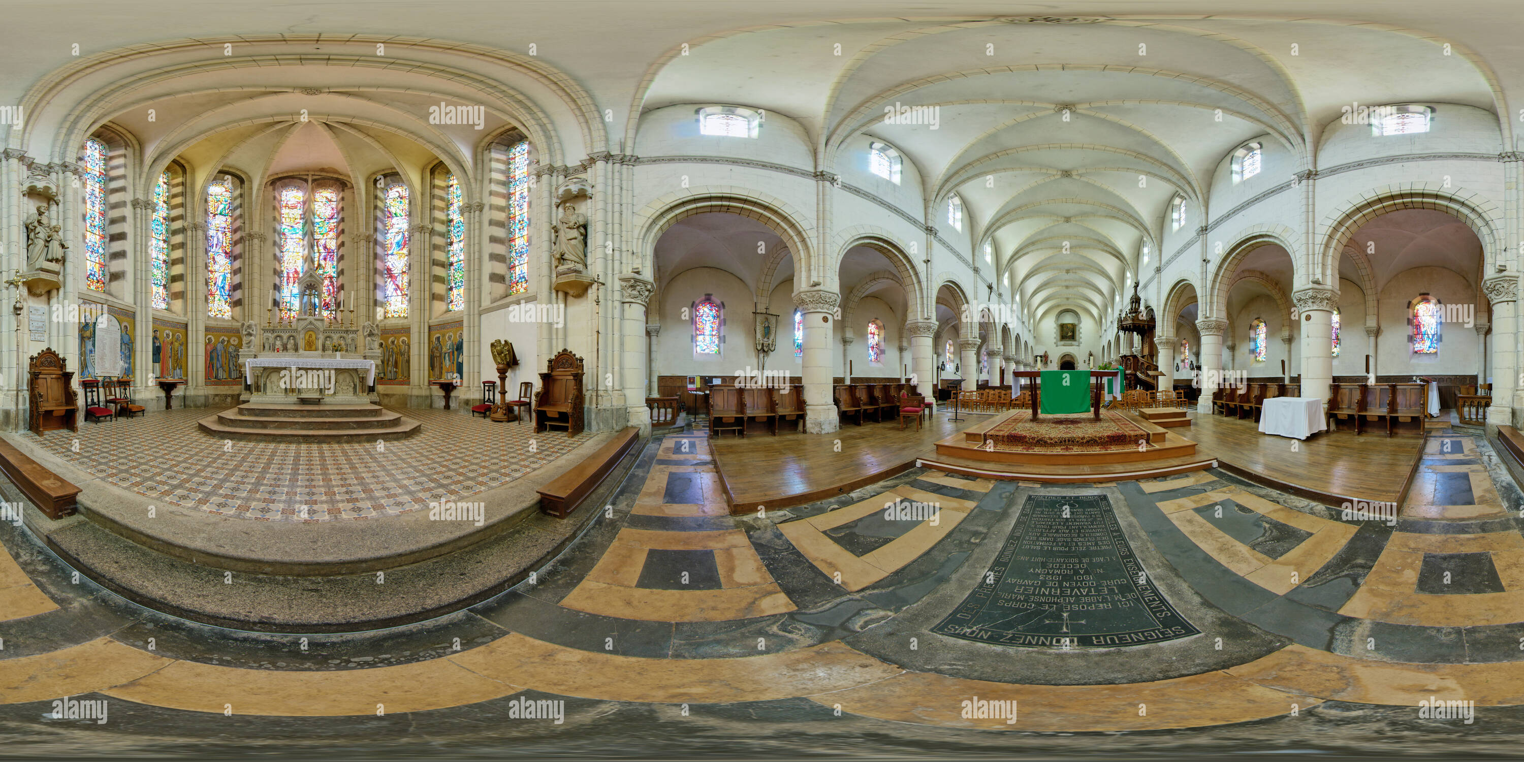 360° view of Chœur de l'église de Gavray - France - Alamy