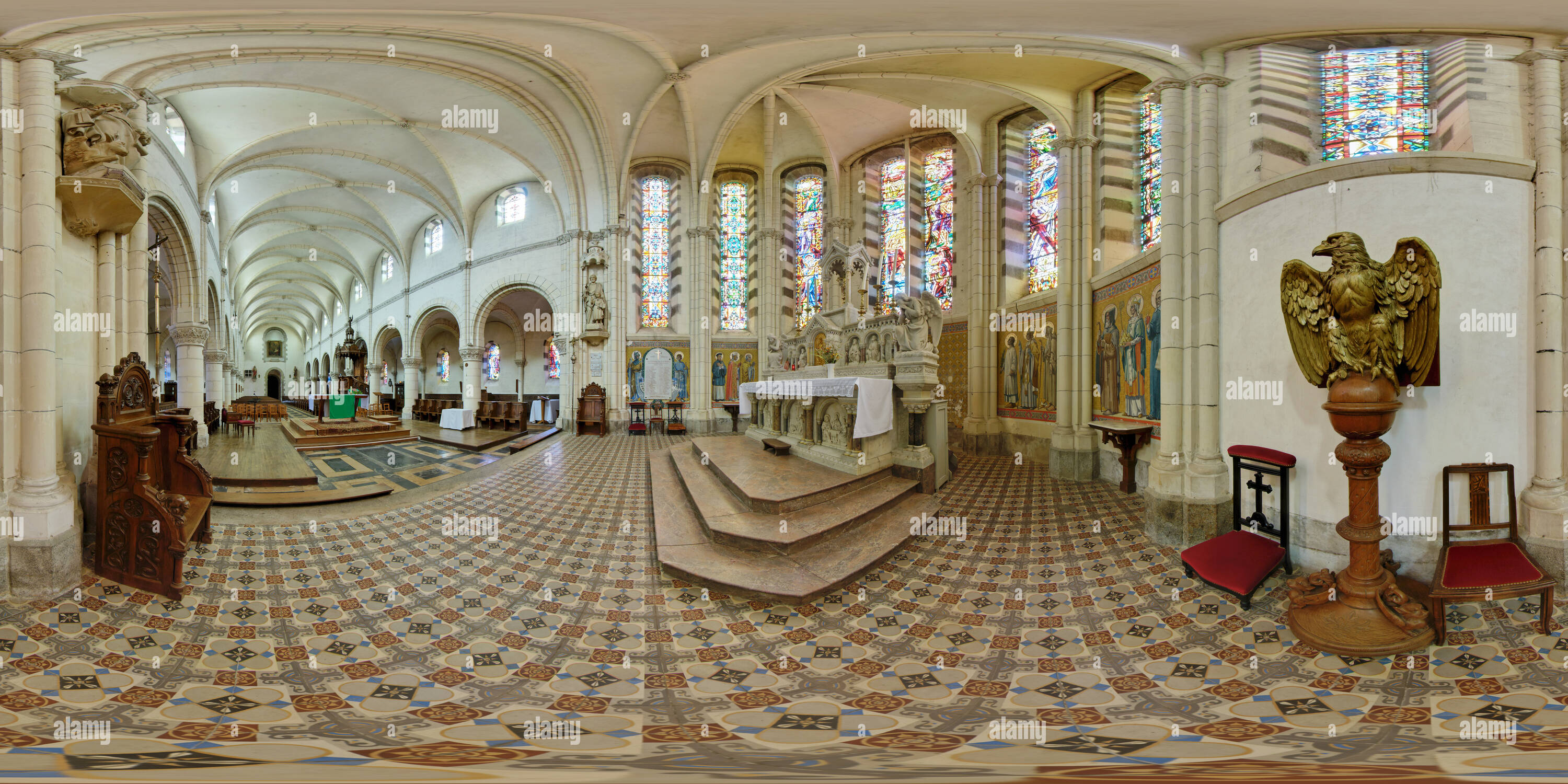 360° view of Lutrin du chœur de l'église de Gavray - France - Alamy