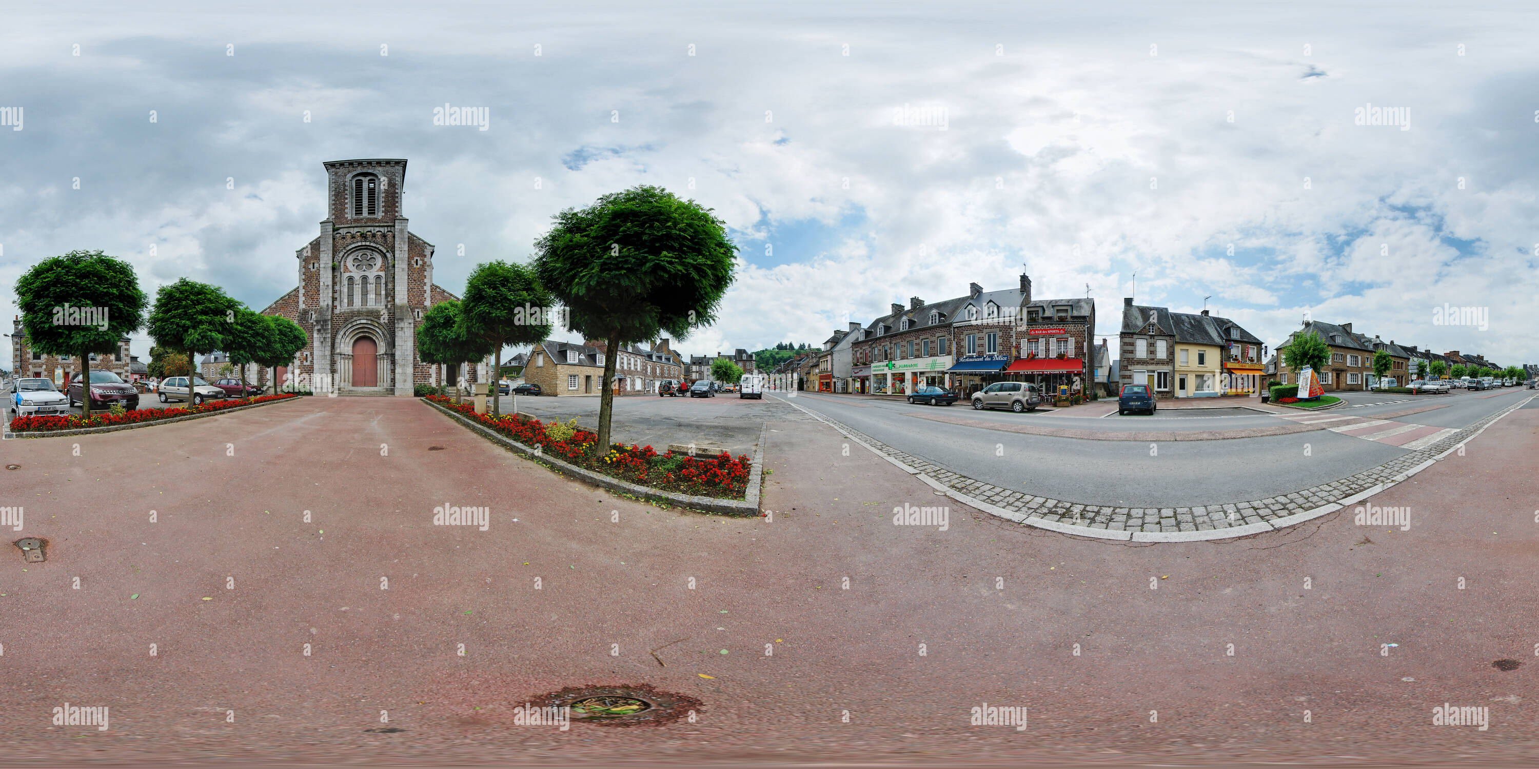 360° view of Façade de l'église de Gavray - France - Alamy