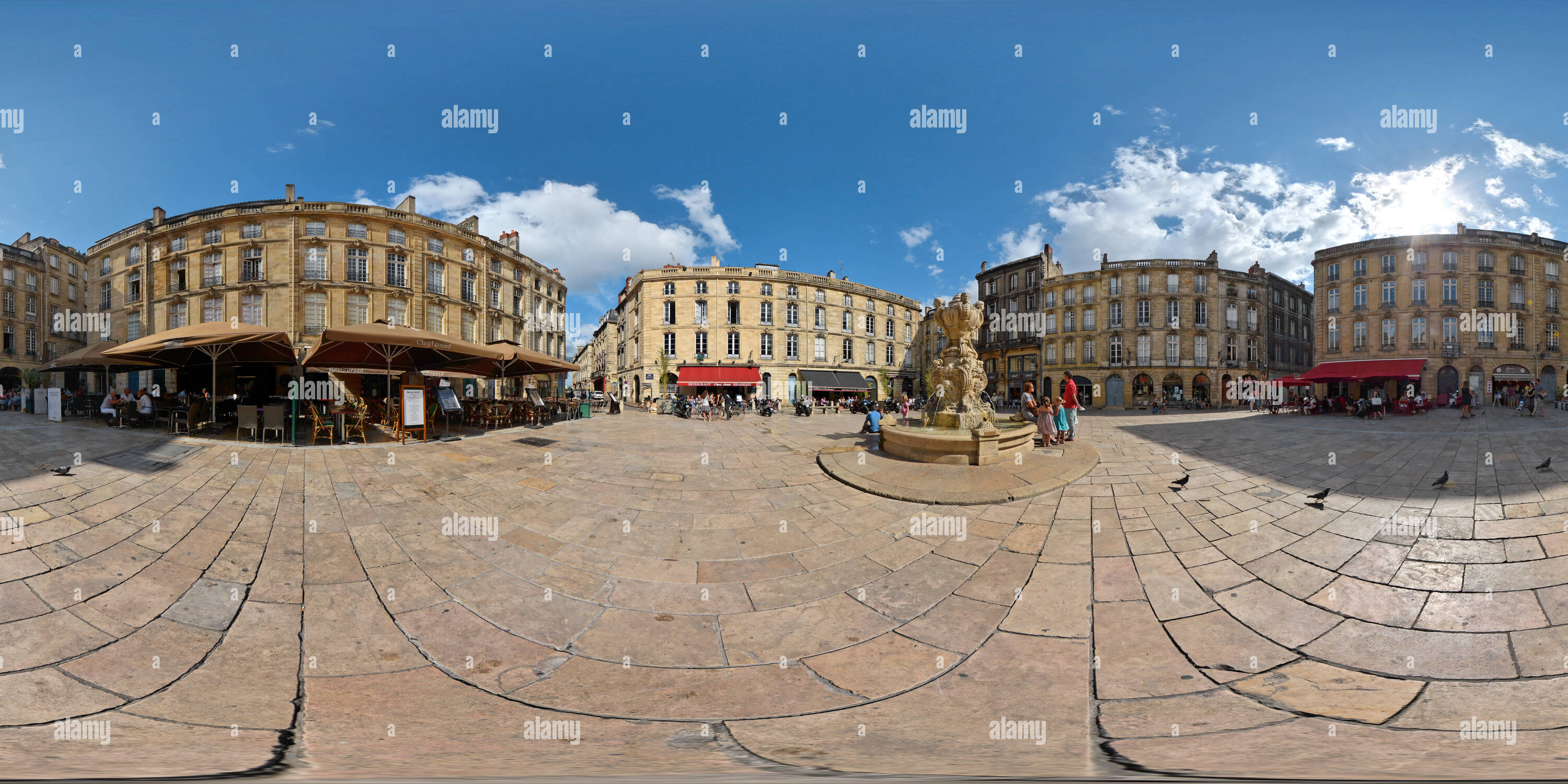 360° view of Fontaine de la Place du Parlement de Bordeaux - France - Alamy