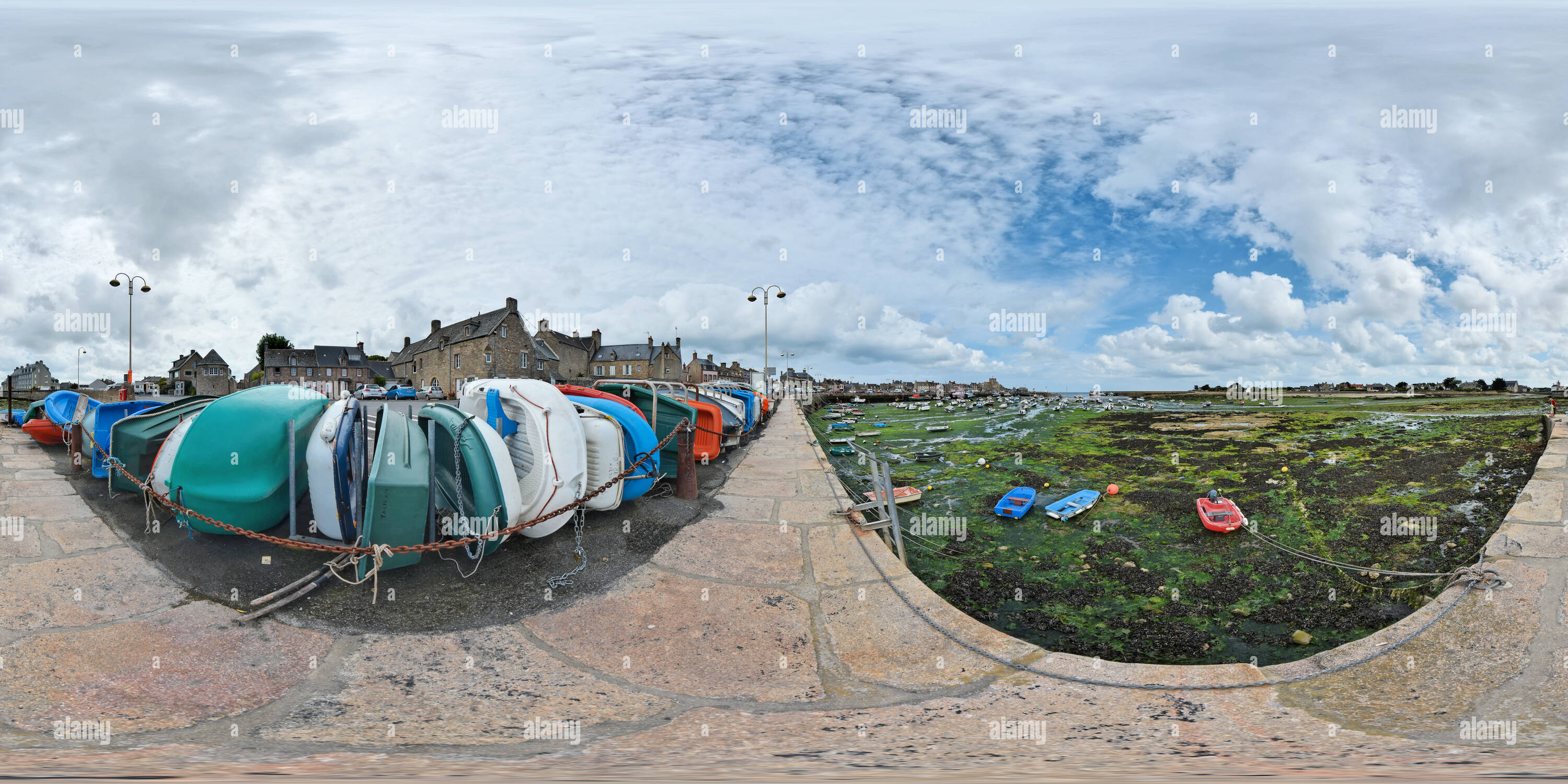 360° view of Barfleur et son port à marée basse - France - Alamy