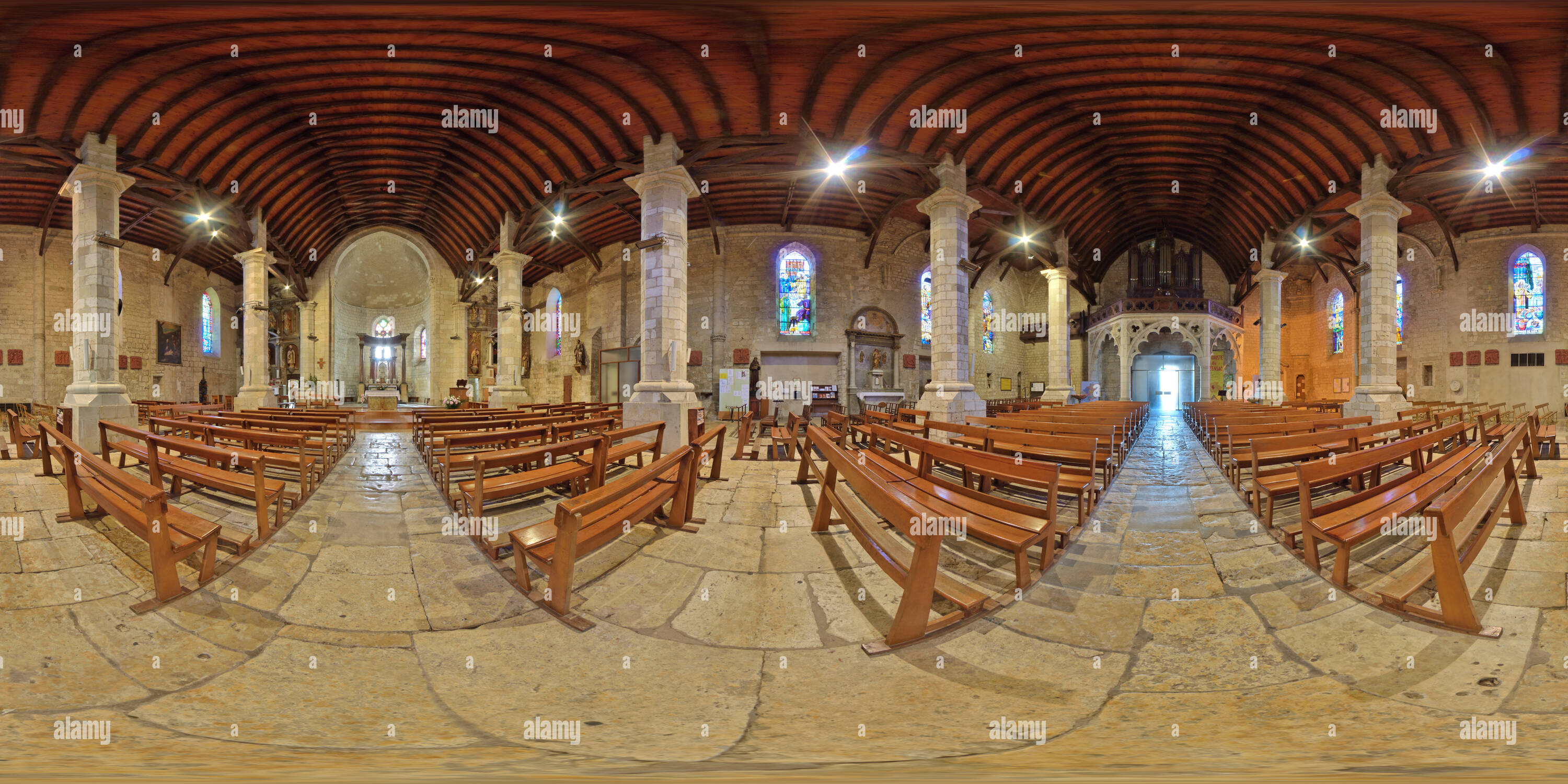 360° view of Nef de l'église de Vic-Fezensac - France - Alamy