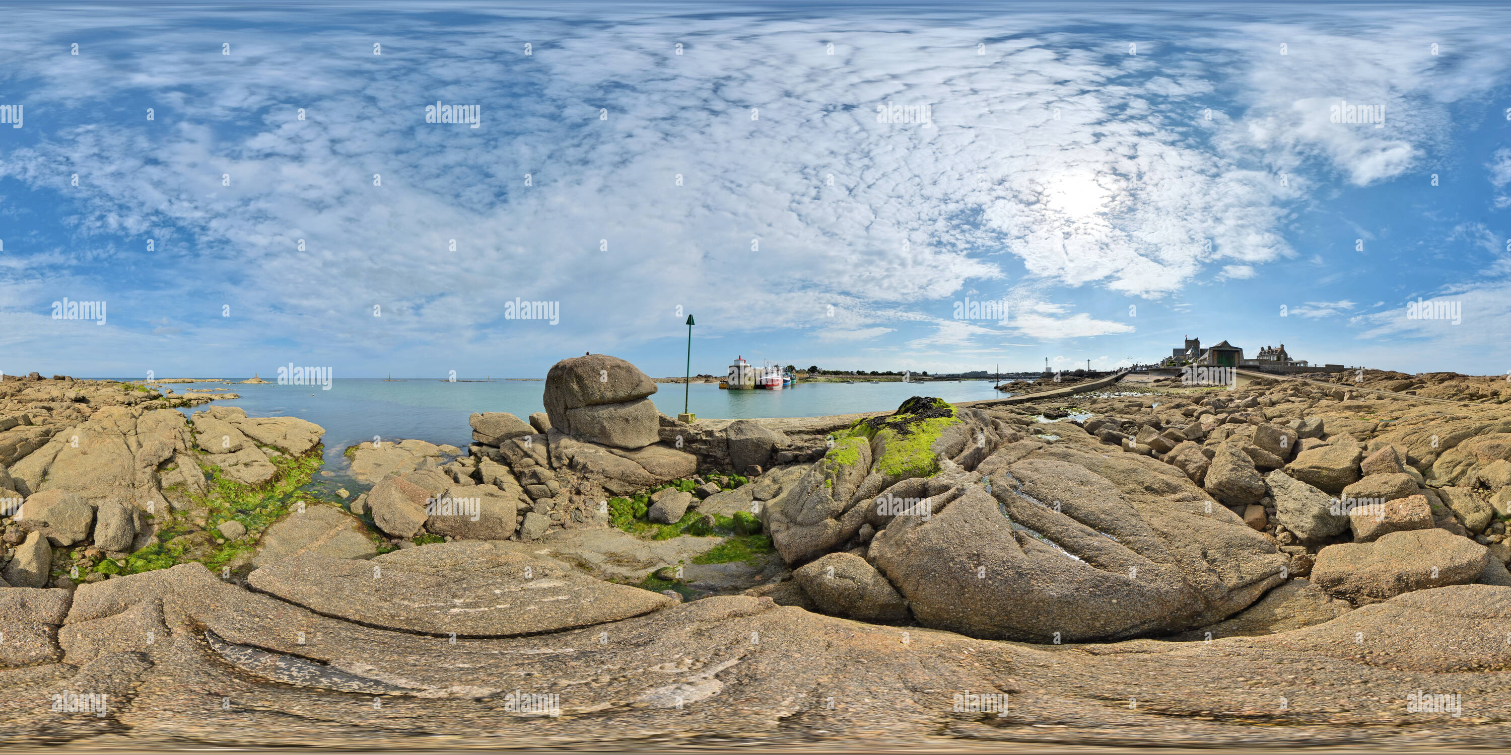 360° view of Rivage du port de Barfleur et ses rochers - France - Alamy