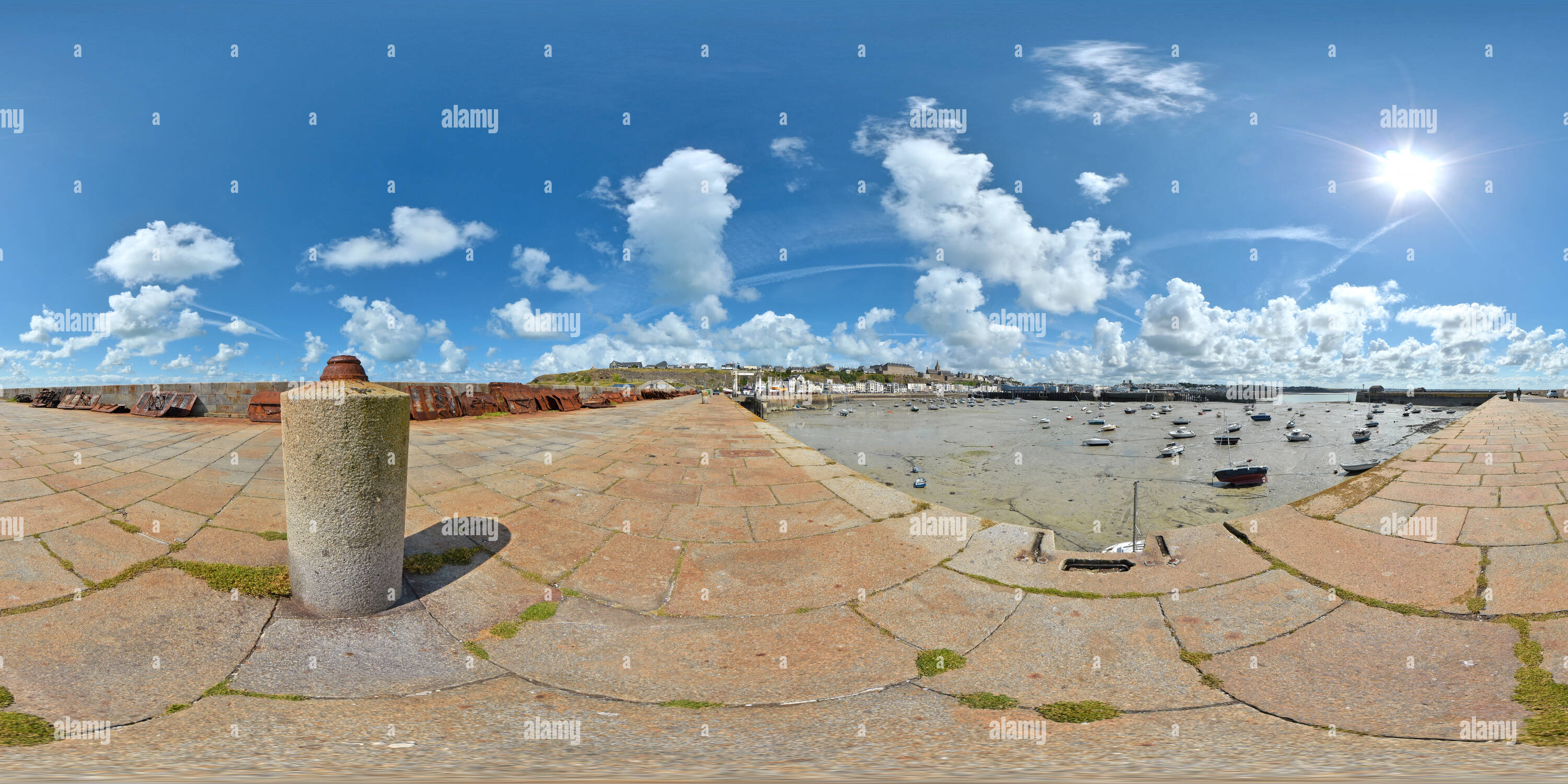 360° view of Port et jetée de Granville à marée basse - France - Alamy