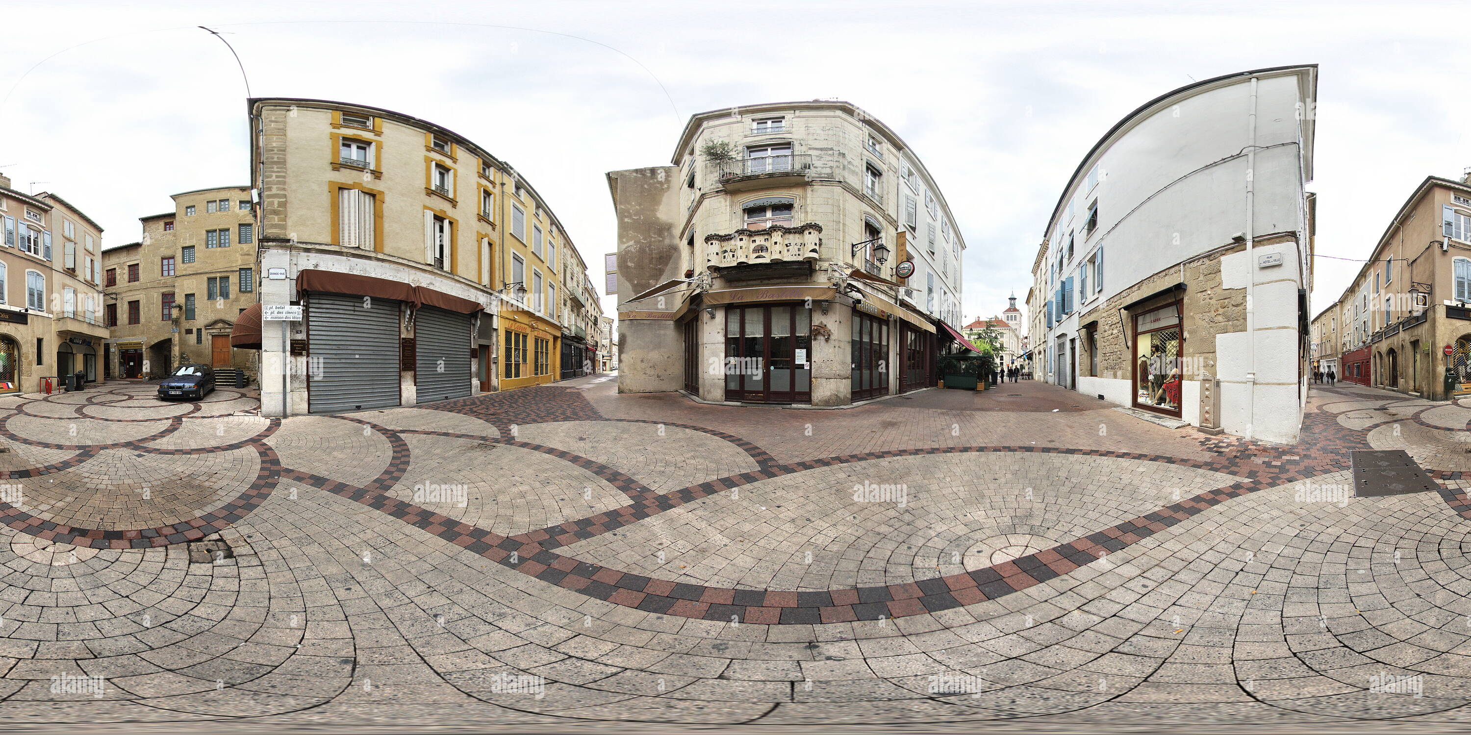 360° view of Place du Temple, Valence, France - Alamy