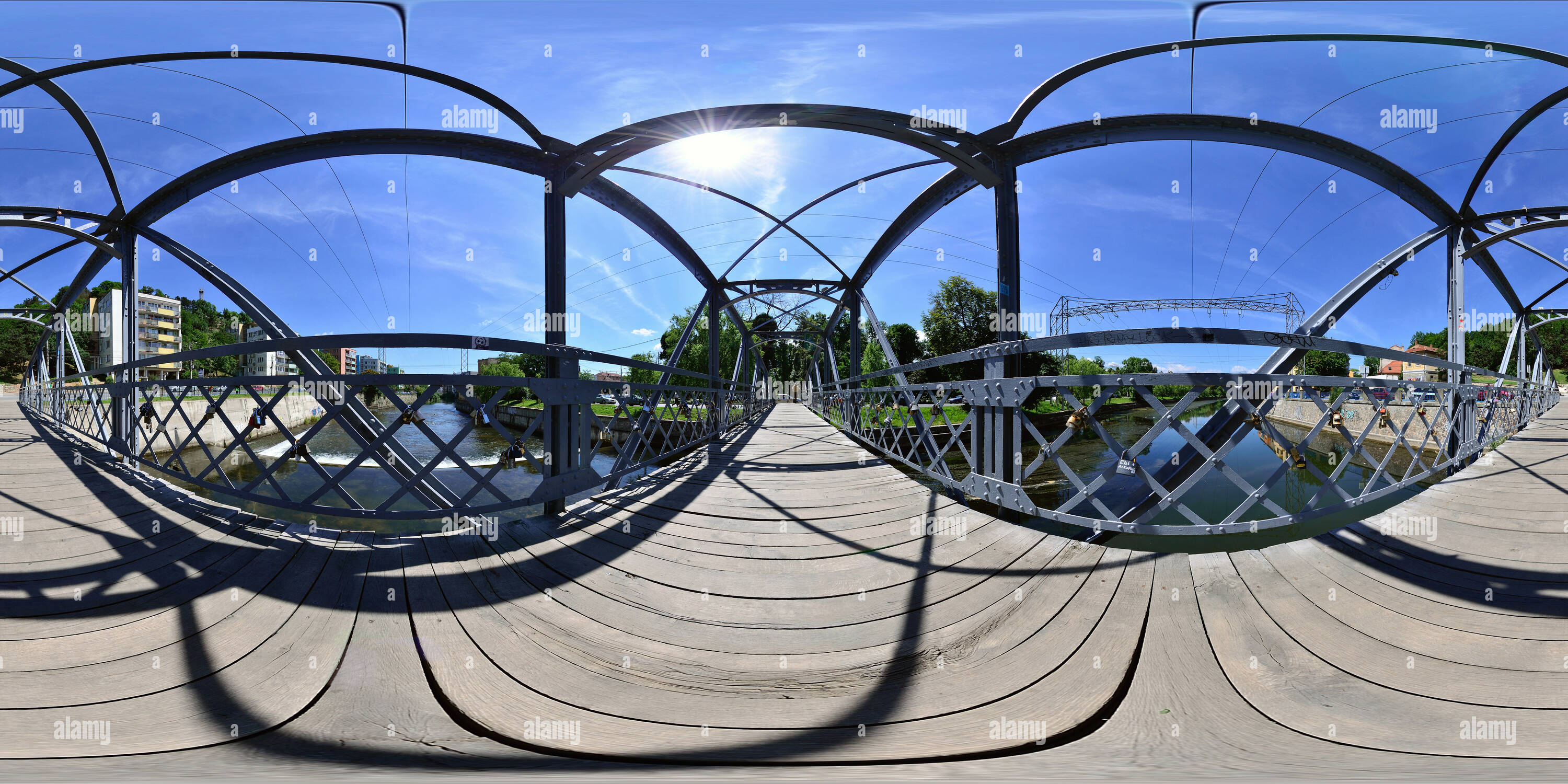 360° view of Bridge with love locks in Cluj-Napoca - Alamy