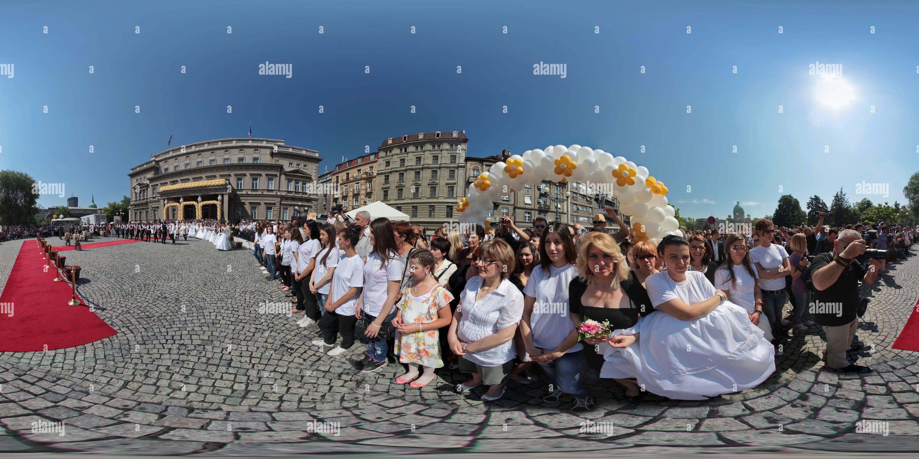 360° view of Collective wedding in Belgrade - Alamy