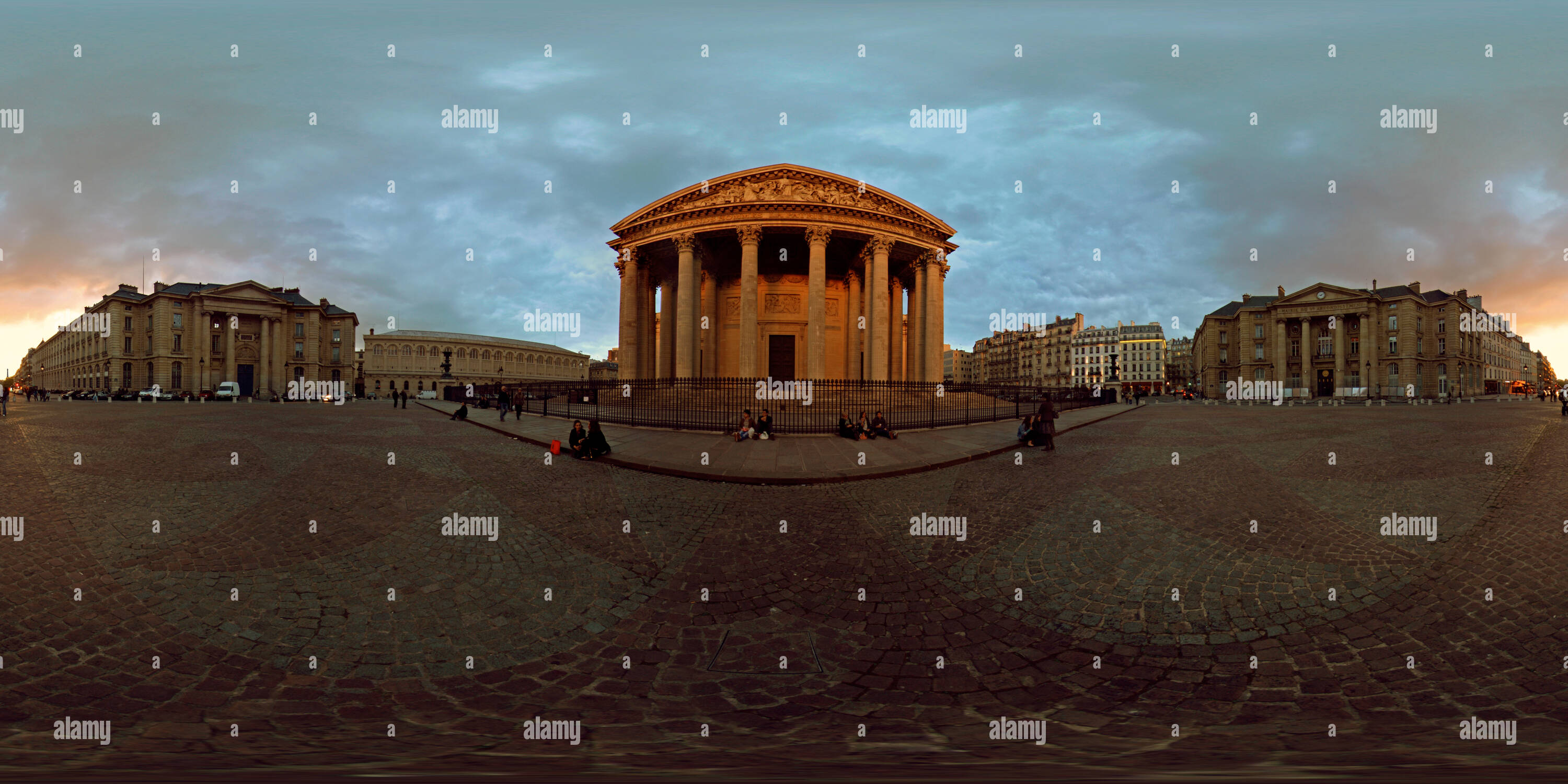 360° view of Panthéon Sunset (Paris - Alamy