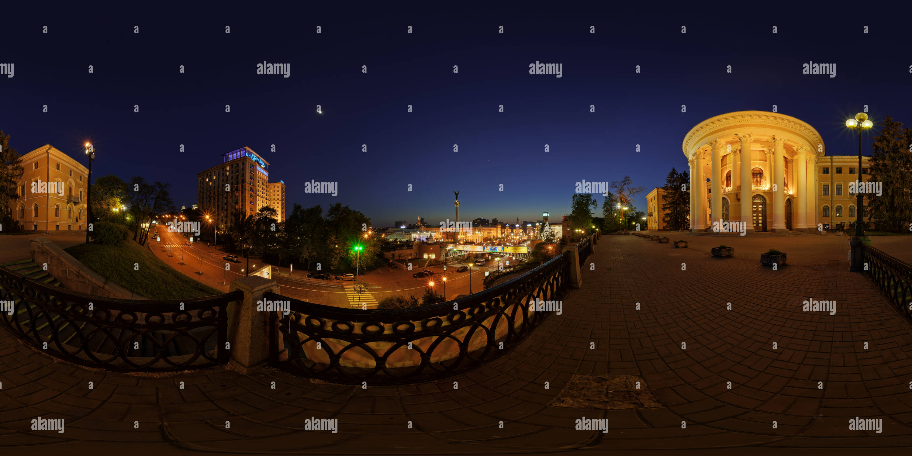 360° view of Evening Independence Square in Kiev - Alamy