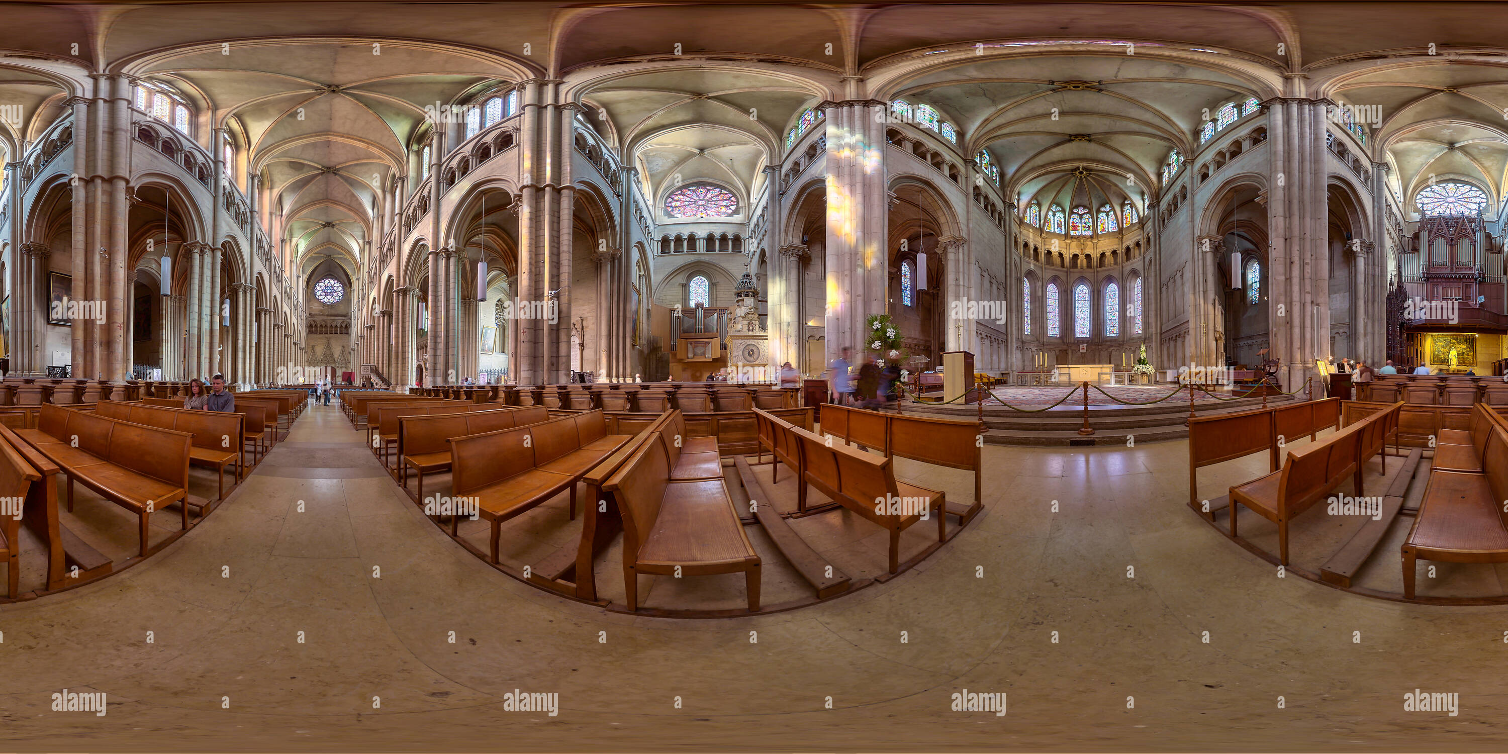 360° view of Primatiale Saint Jean De Lyon Cathedral - Alamy