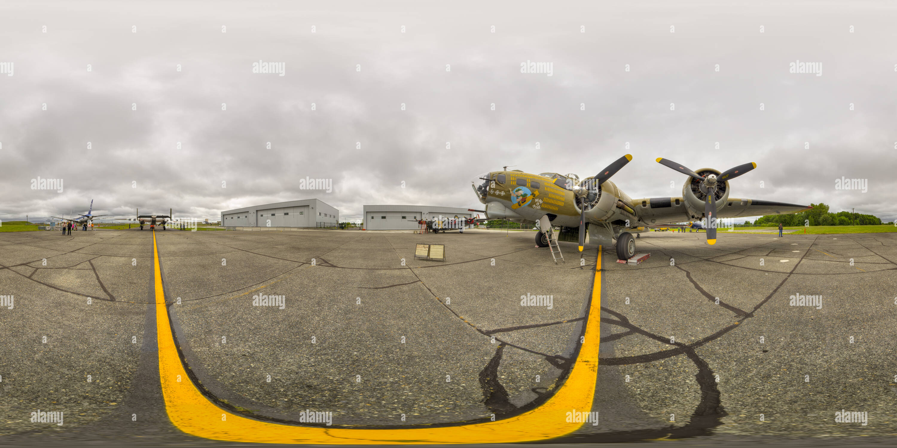 360° view of B-17 Flying Fortress ‘Nine-O-Nine’, Historic Flight ...