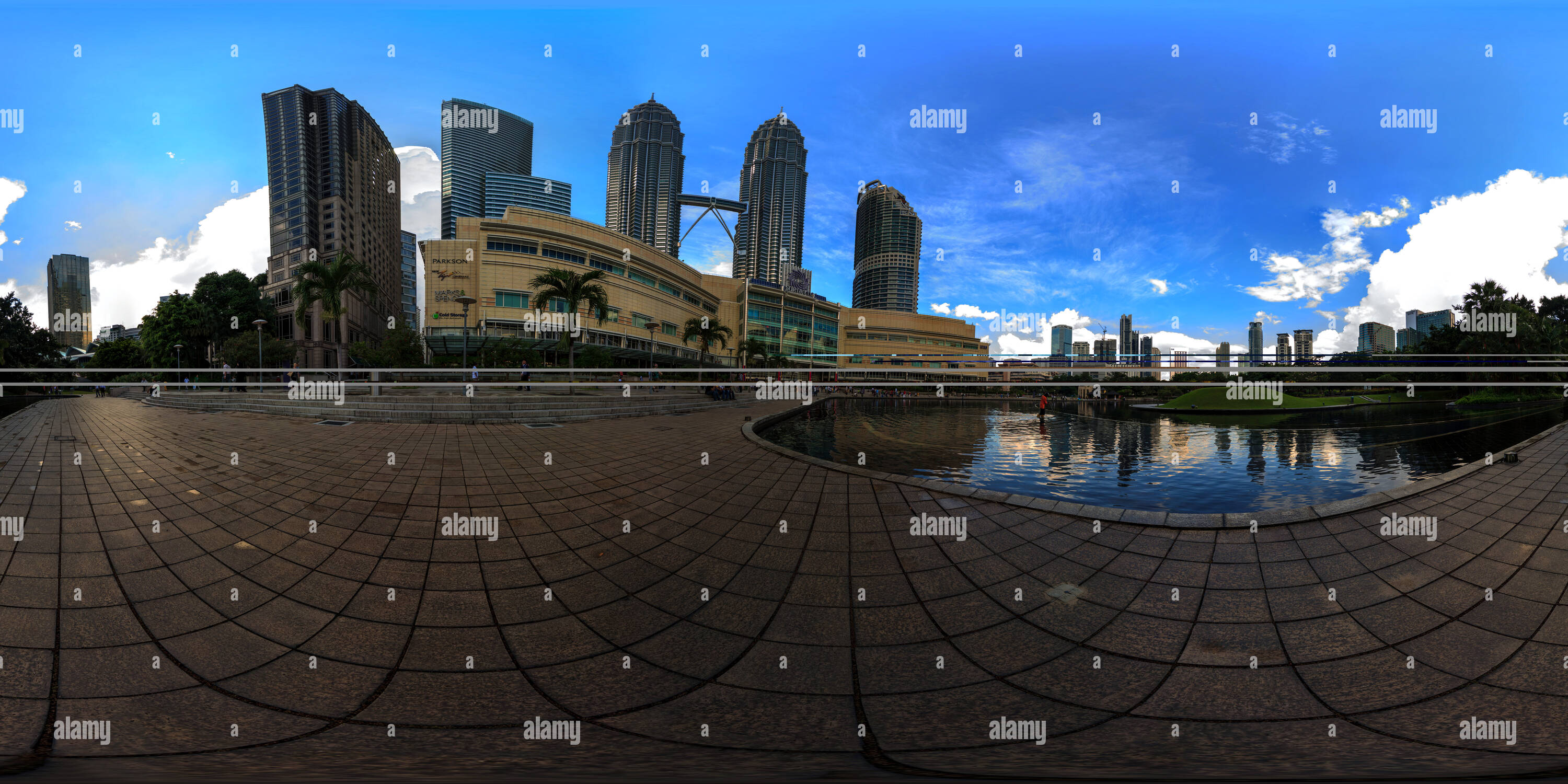 360° view of Petronas Twin Towers - Alamy