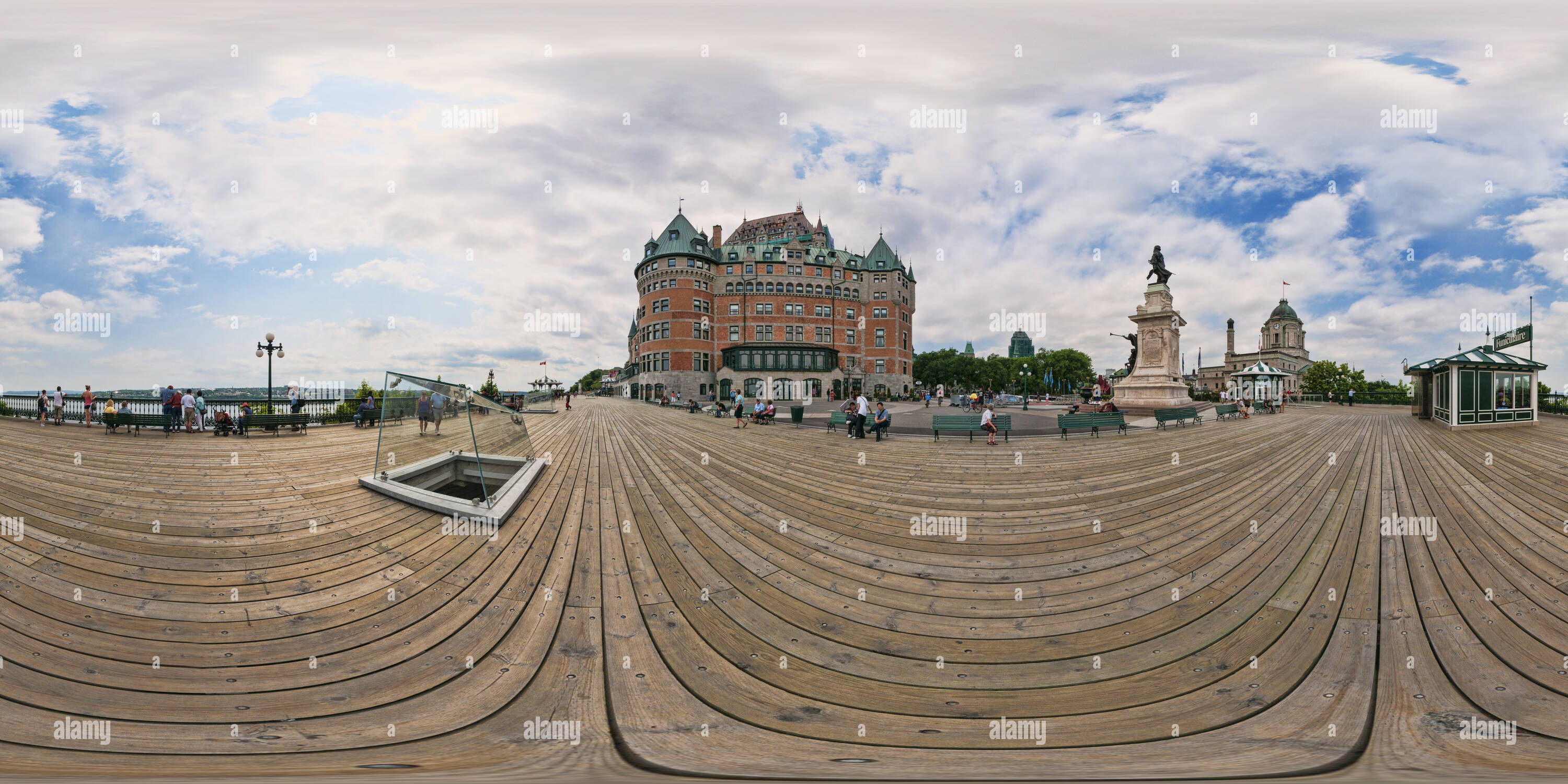 360° view of Fairmont Le Château Frontenac, Quebec City - Alamy