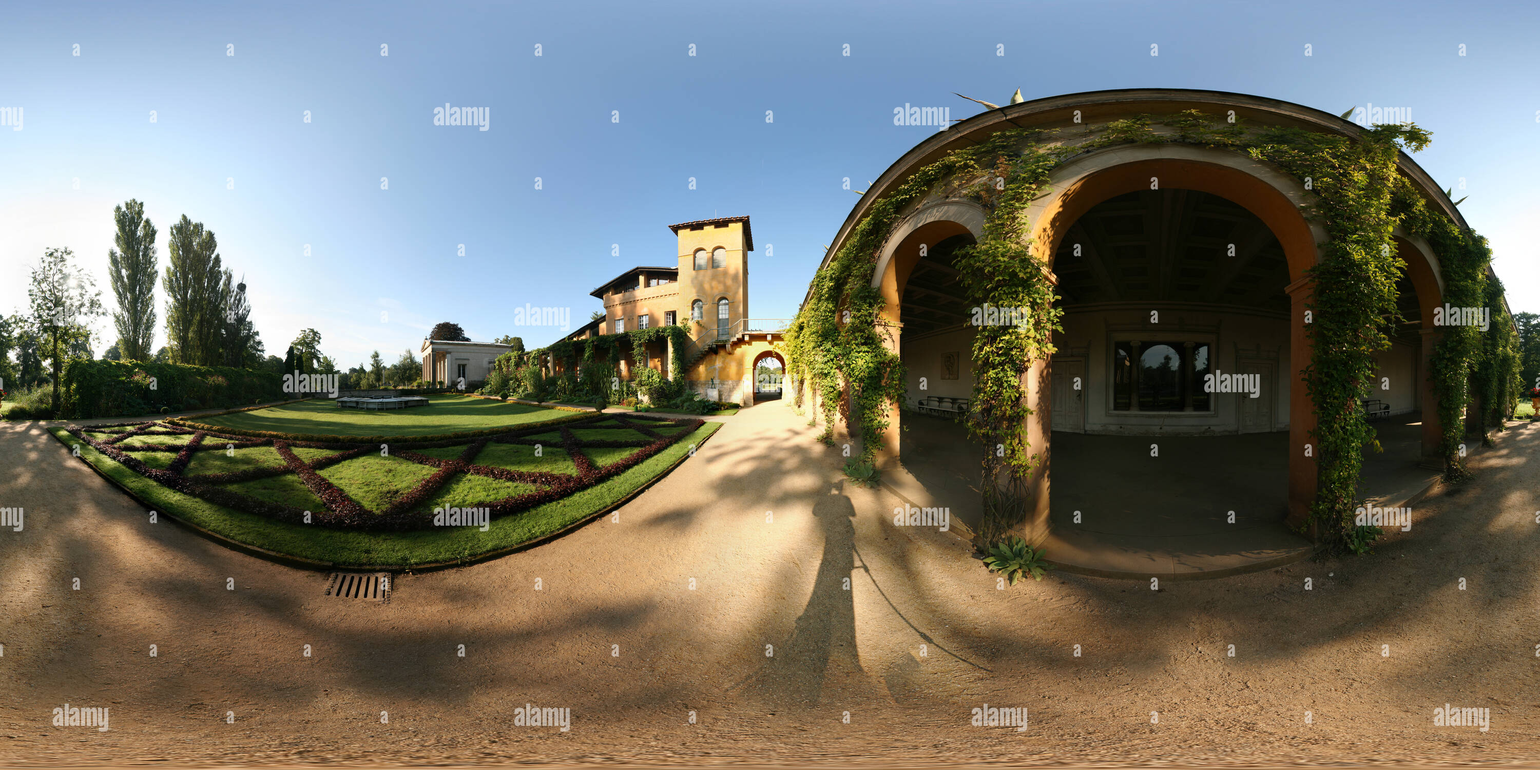 360° view of The Inner Yard of the Roman Baths - Alamy