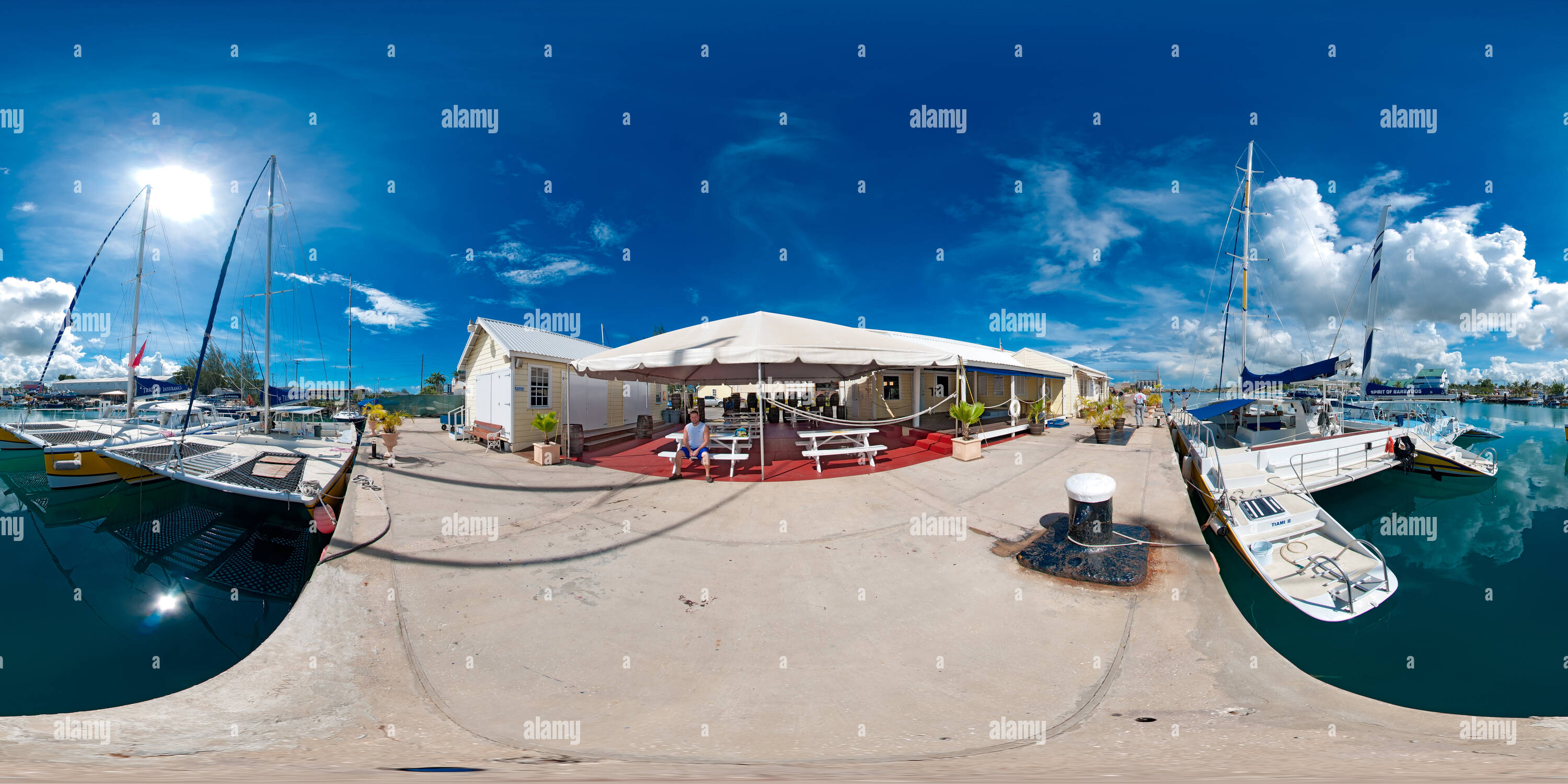 360° view of Day cruise dock - Alamy