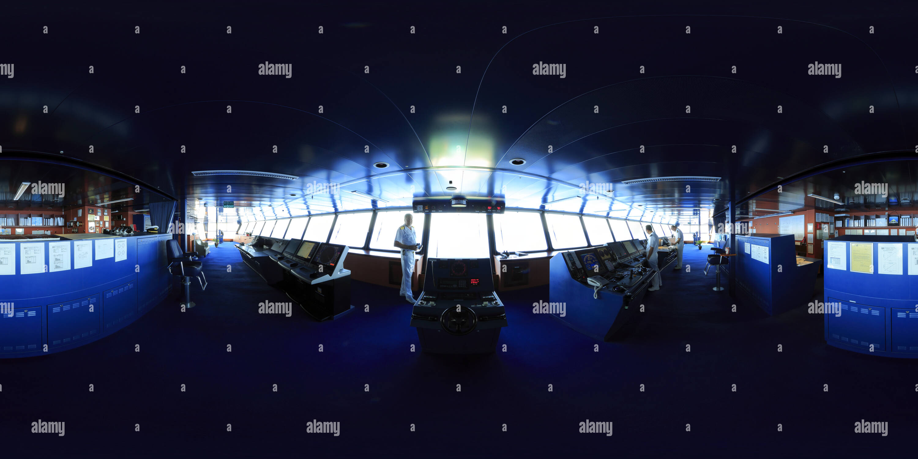 360° view of The wheelhouse of Crystal Serenity - Alamy