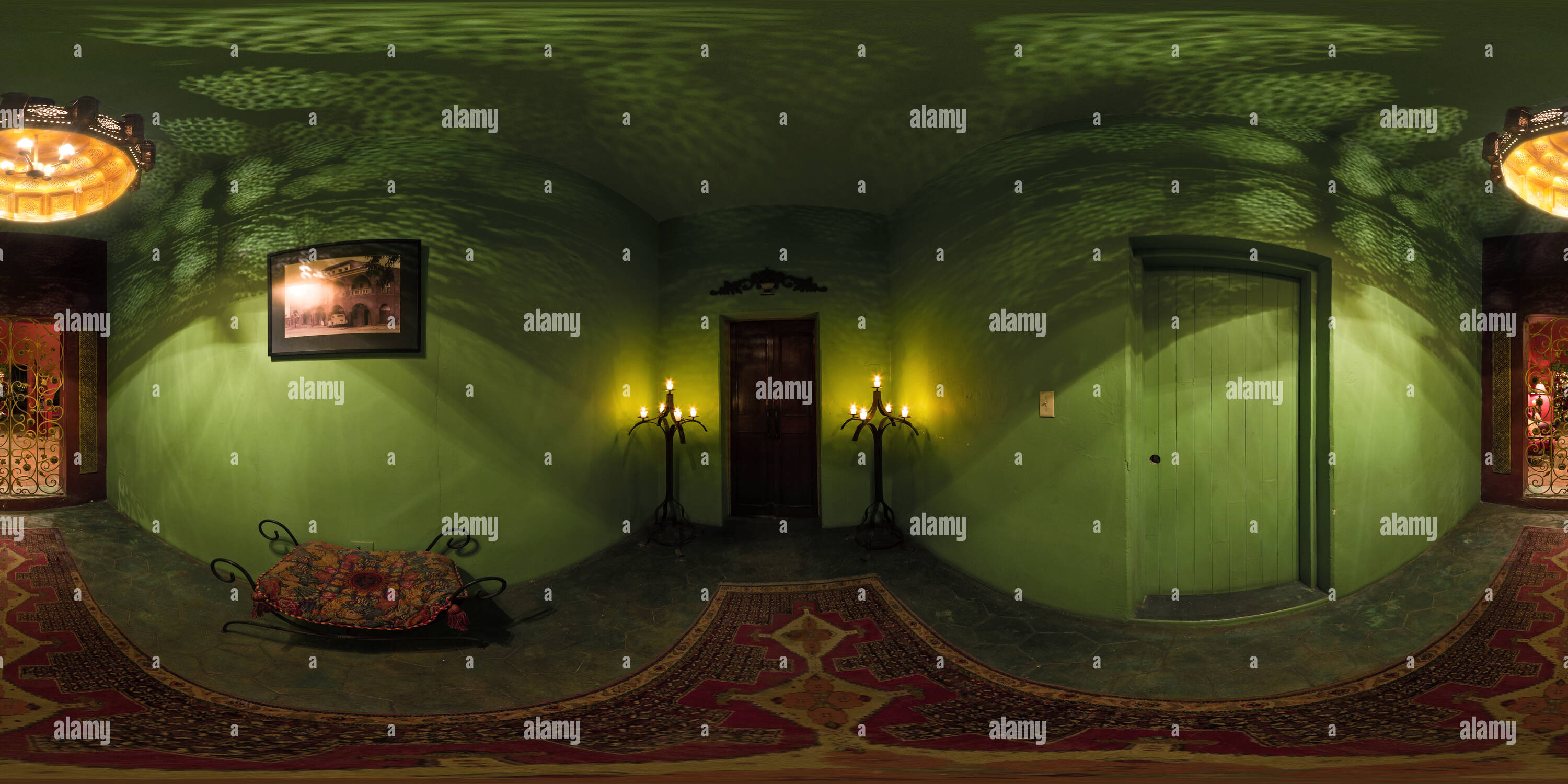 360° view of Midnight at hotel California - Alamy